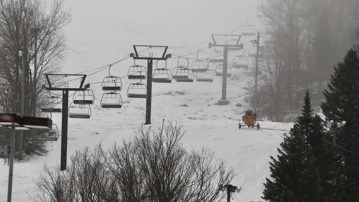 Saison retardée à Stoneham et au Mont-Sainte-Anne | Radio-Canada
