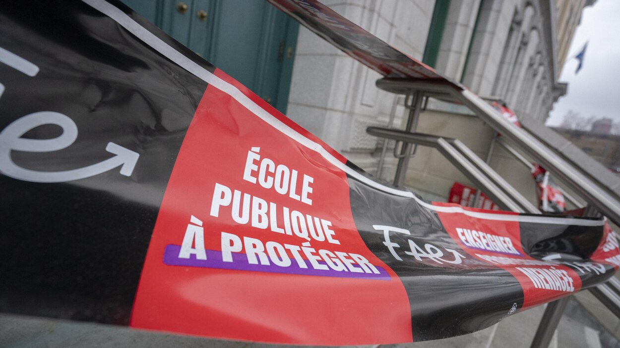 Grève des professeurs : pas de répit pour la FAE | Radio-Canada