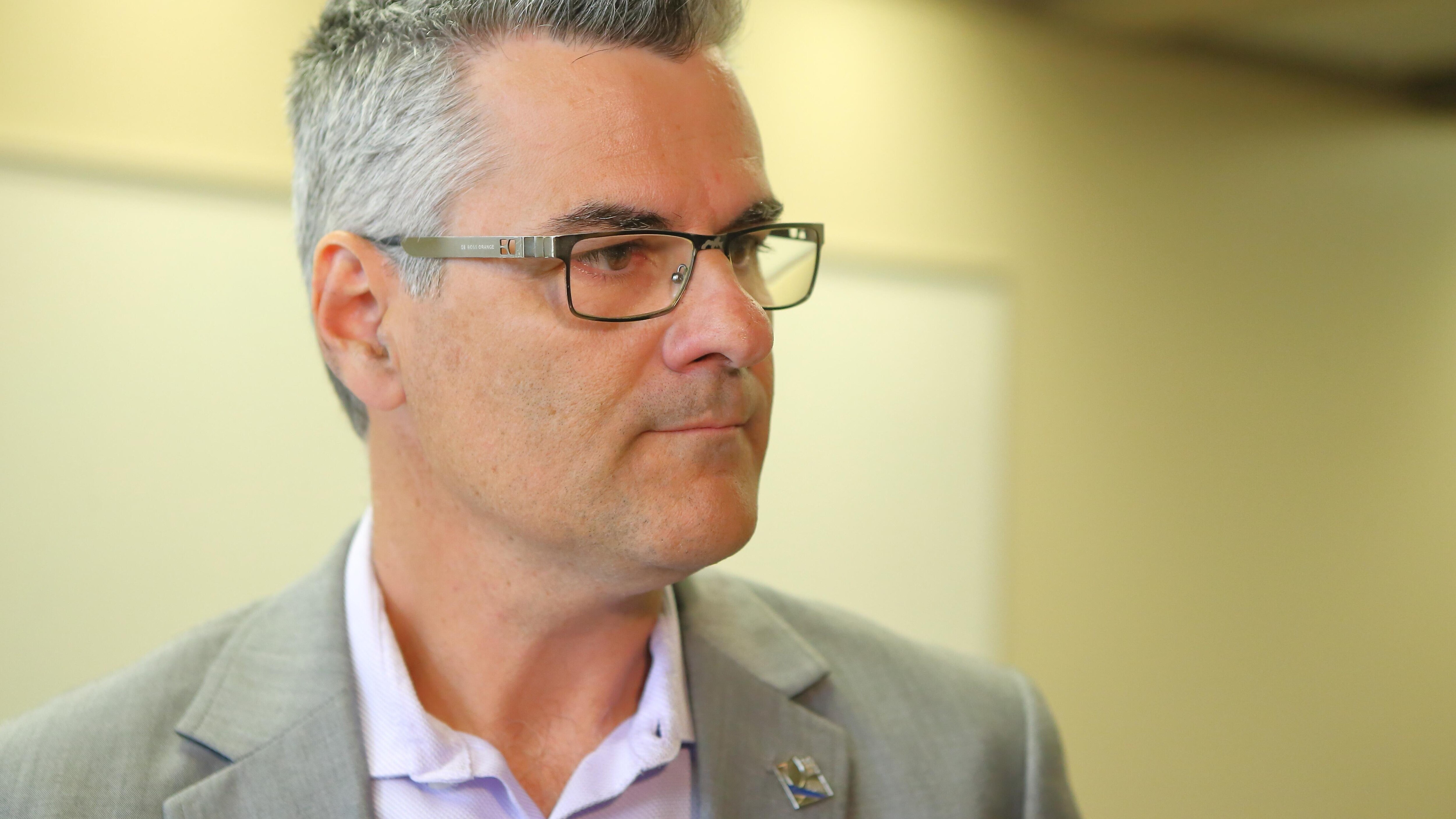Éric Caire dénonce les libéraux sur le 3e lien | OHdio | Radio-Canada