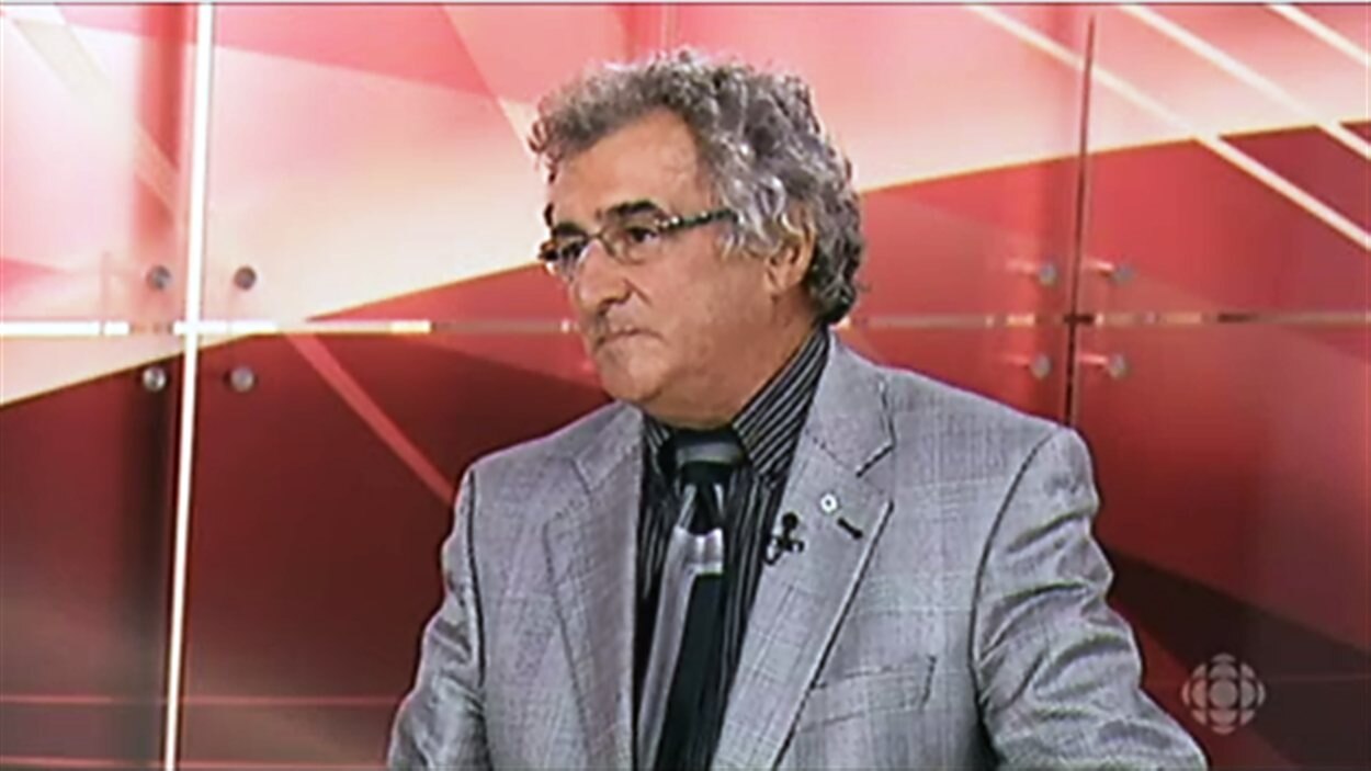 Louis Lapierre présente son rapport | Info | Radio-Canada