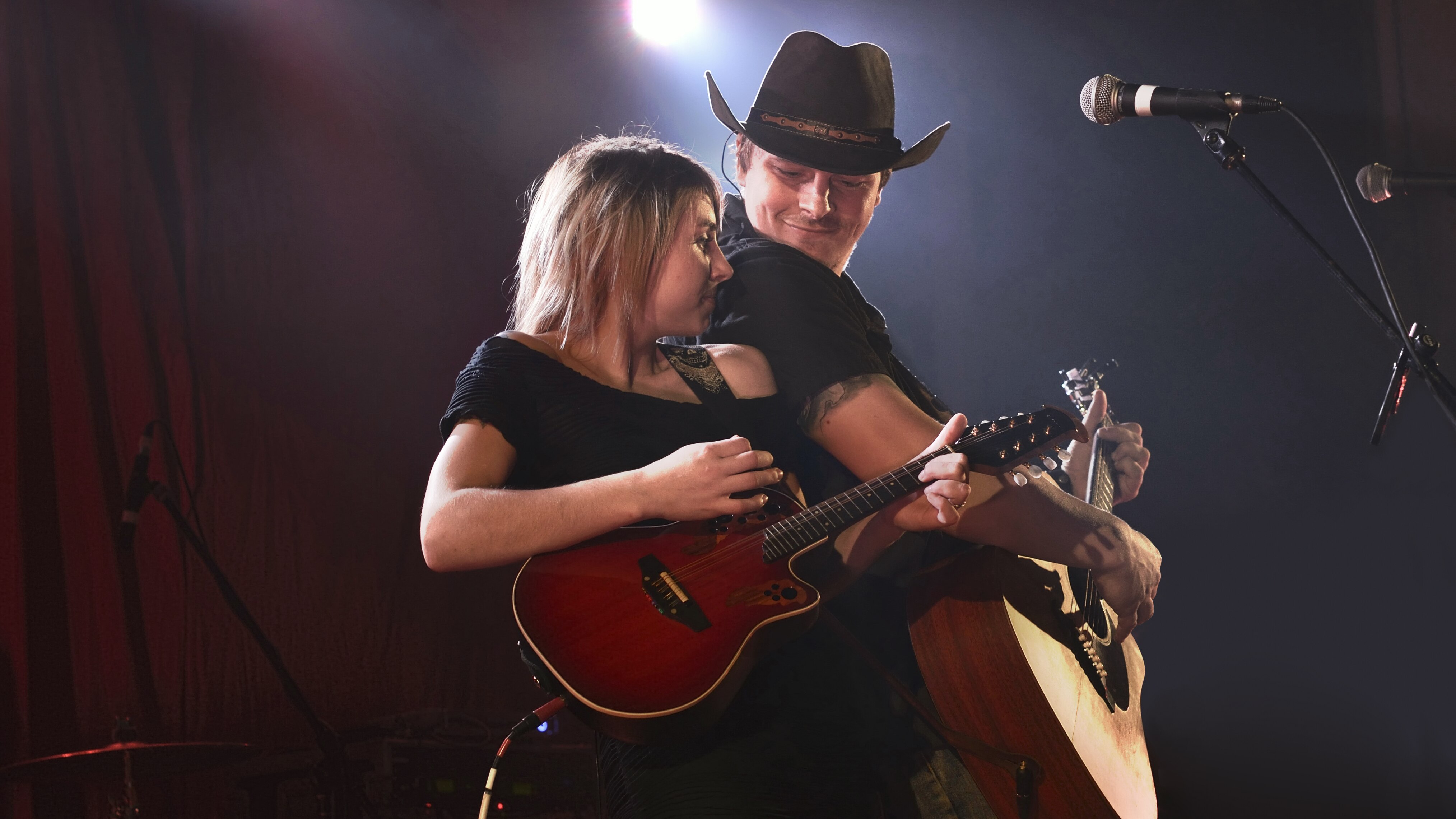 Un album pour le duo gaspésien Alex et Caro | OHdio | Radio-Canada