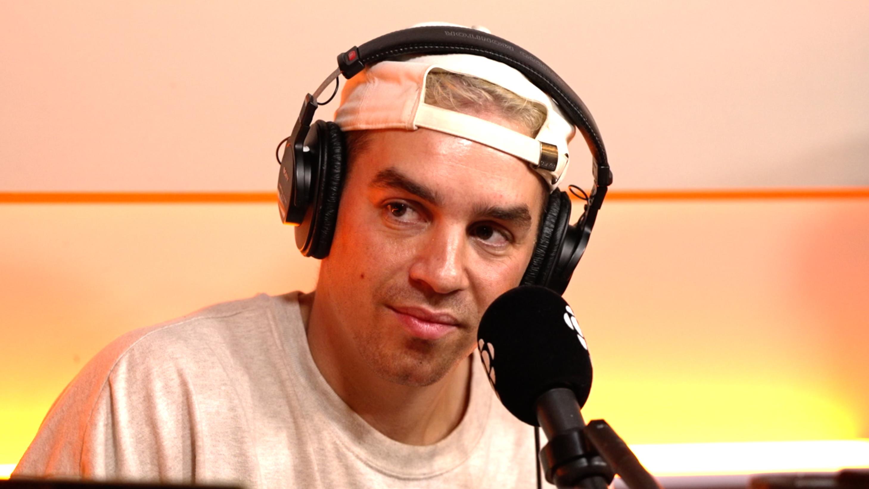 Antoine Pilon subit l'amour de ses « amis » | OHdio | Radio-Canada