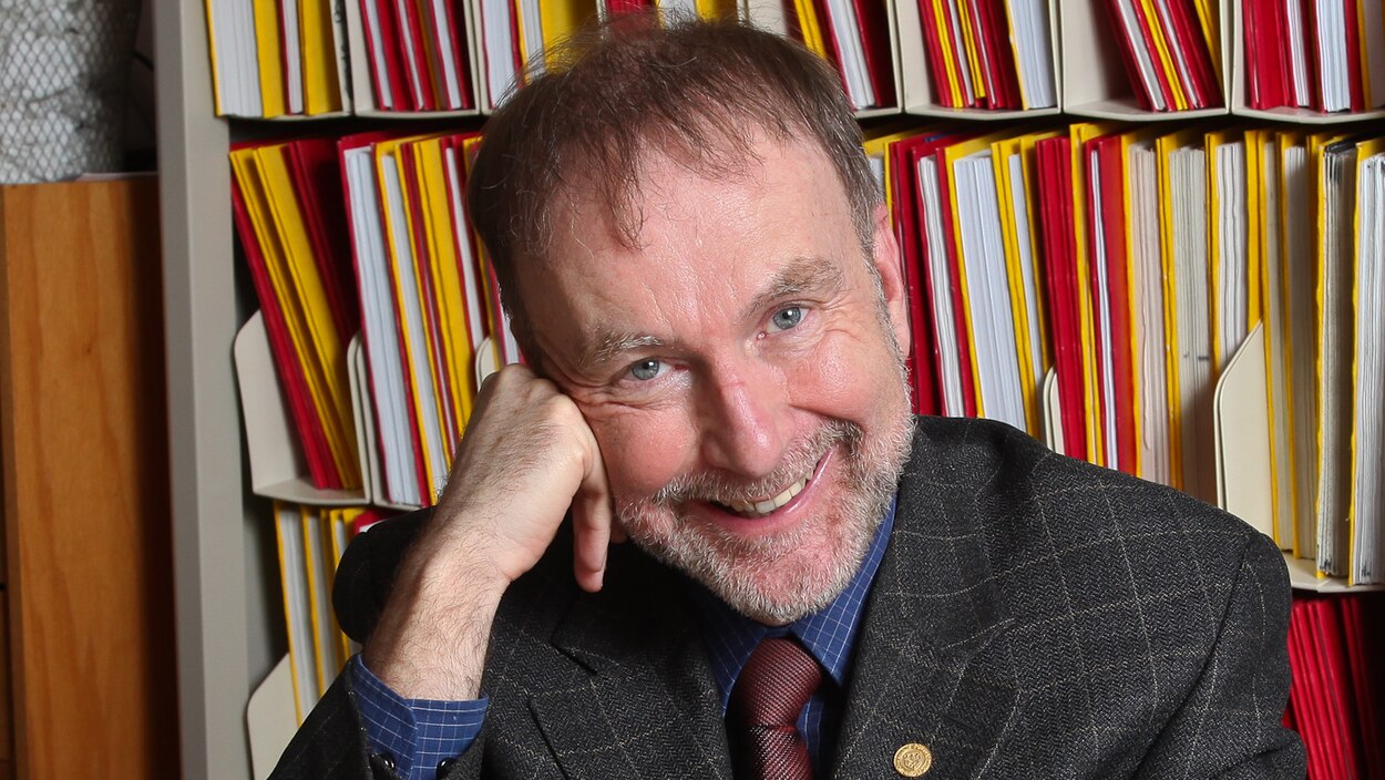 Michel Prévost reçoit le prix Bernard Grandmaître | Radio-Canada