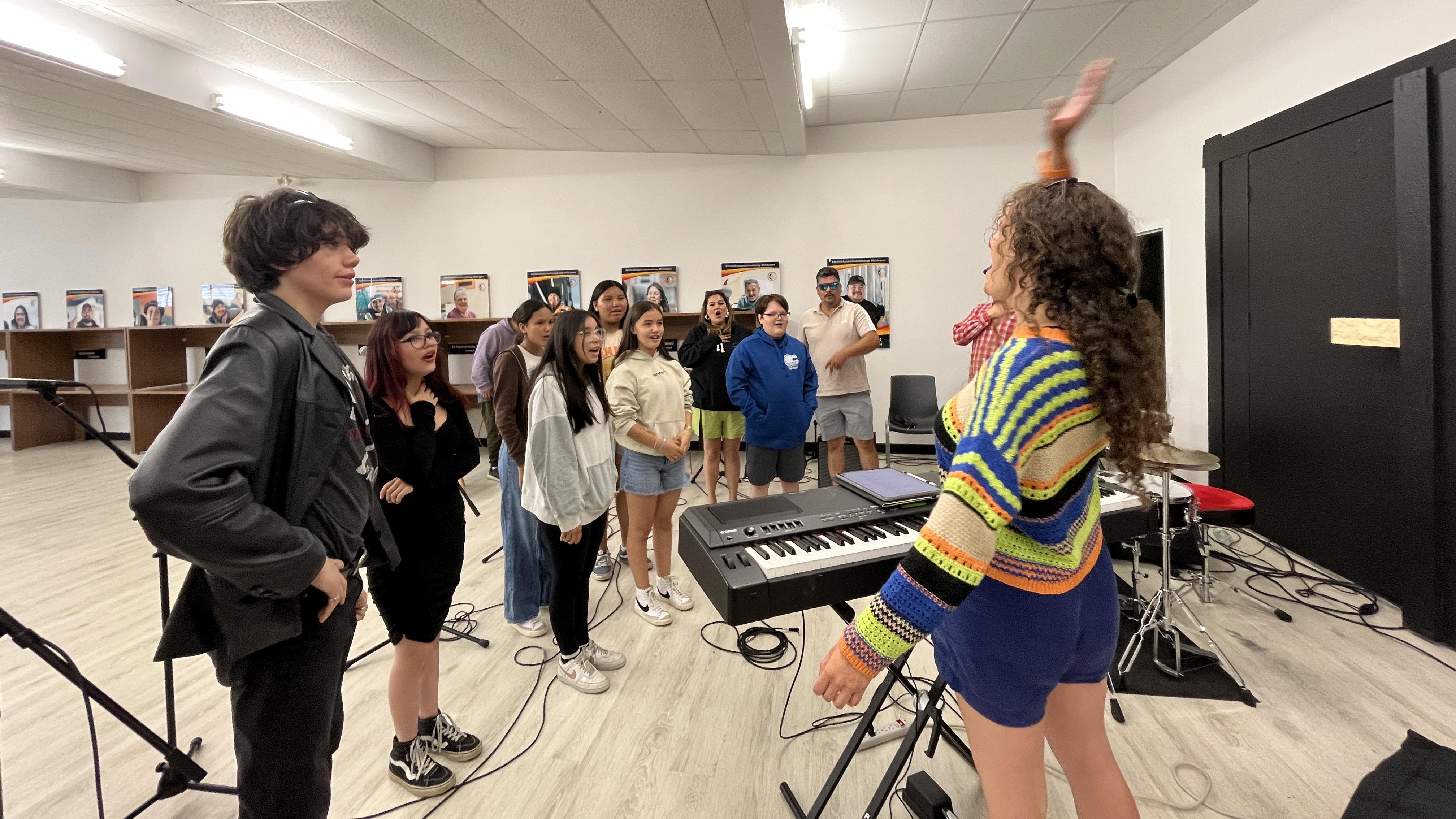 Le festival Innu Nikamu forme la jeunesse | OHdio | Radio-Canada