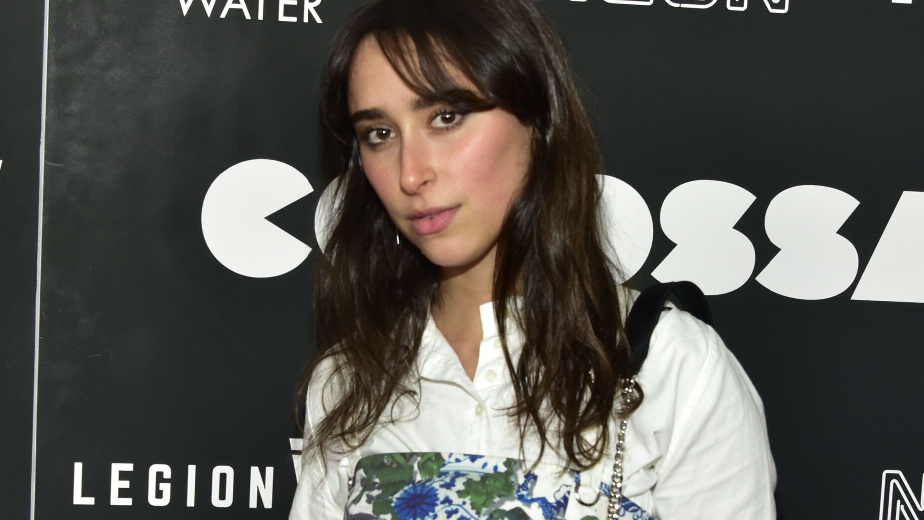 Chloe Wise met la nourriture en vedette dans ses toiles | OHdio | Radio ...