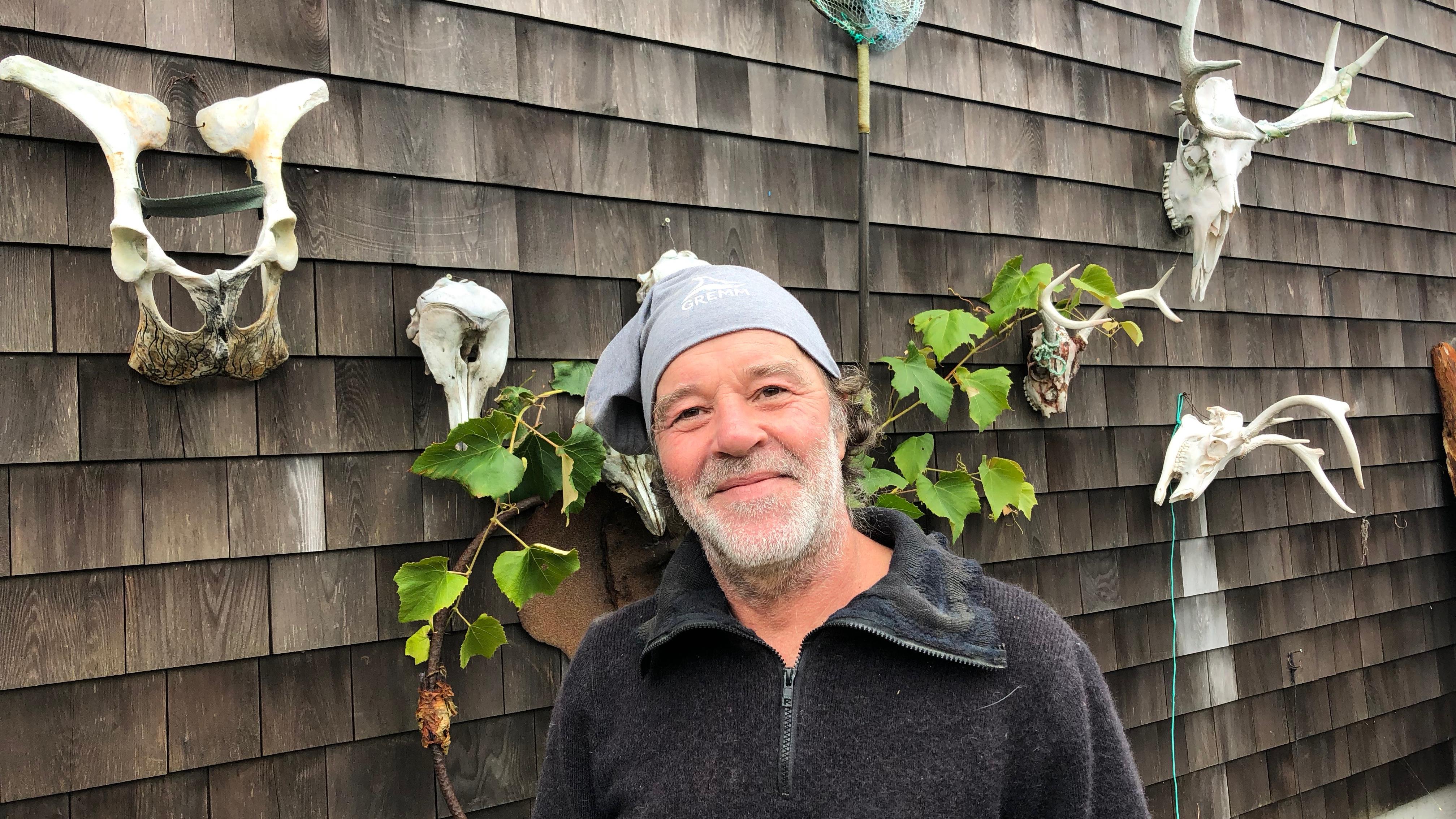 Visite de l'atelier du sculpteur madelinot Claude Bourque | OHdio ...