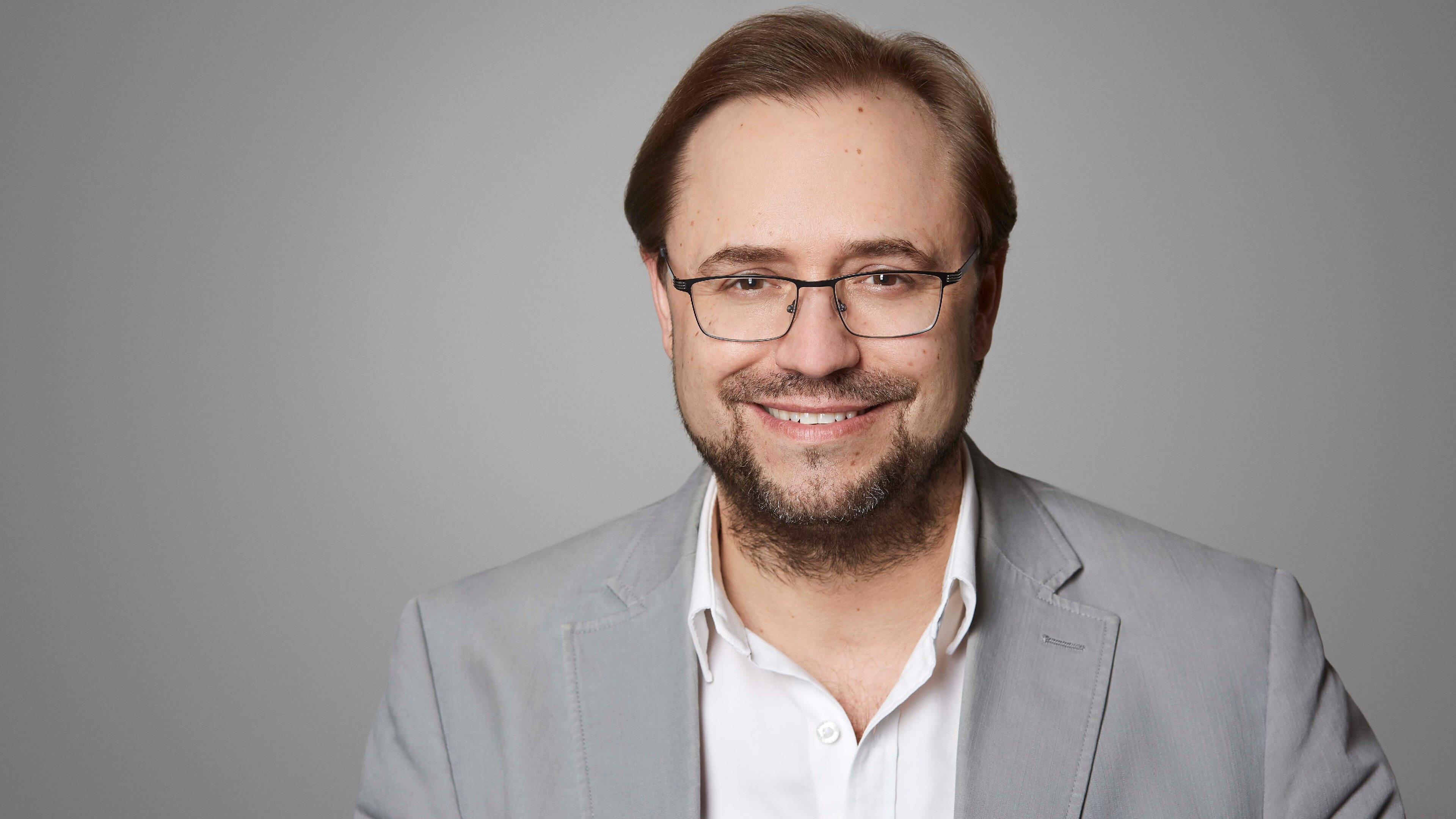 La chanson québécoise qui traverse les générations : entrevue avec Danick Trottier | OHdio ...