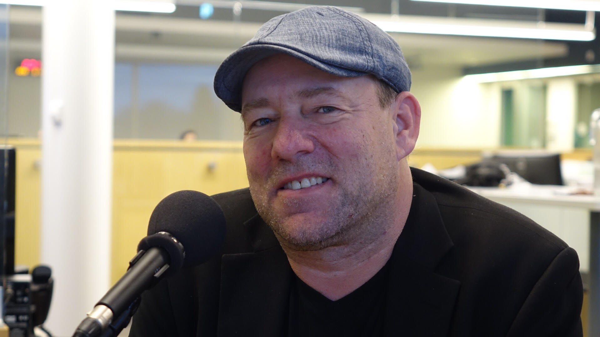 Danny Boudreau poursuit son hommage aux poètes acadiens | OHdio | Radio ...