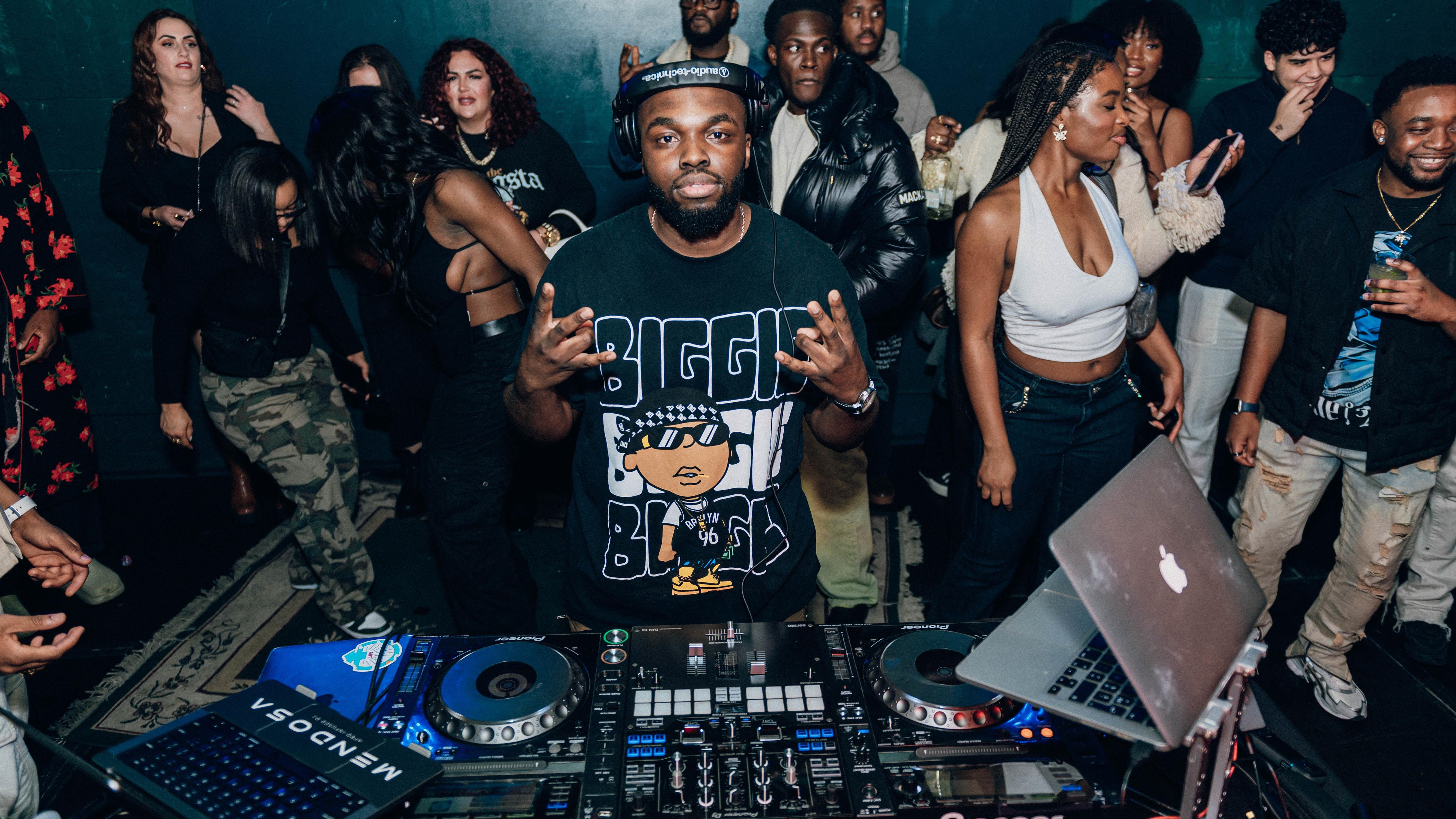 Un DJ torontois francophone en pleine ascension | OHdio | Radio-Canada