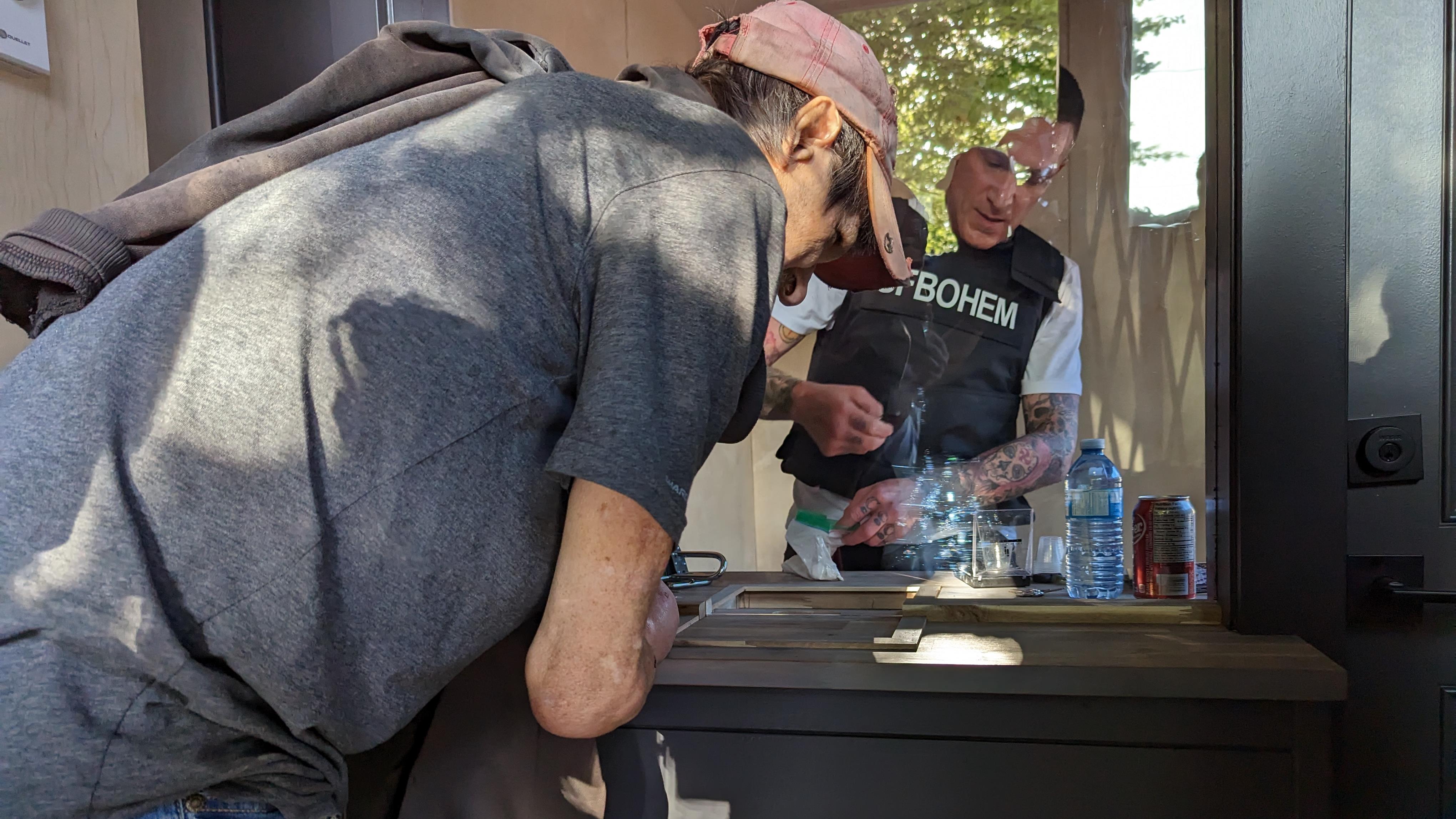 « Un coup d’éclat » : un point de vente de drogues dures ouvre à ...