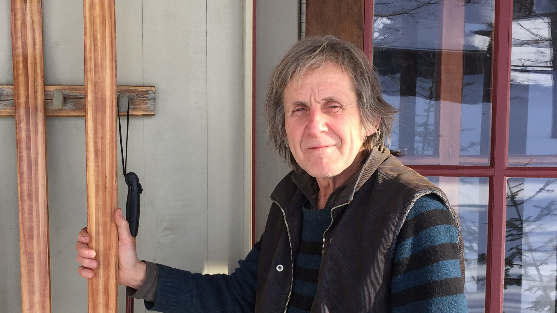 Un ébéniste de la Petite-Nation fabrique ses propres skis de bois ...