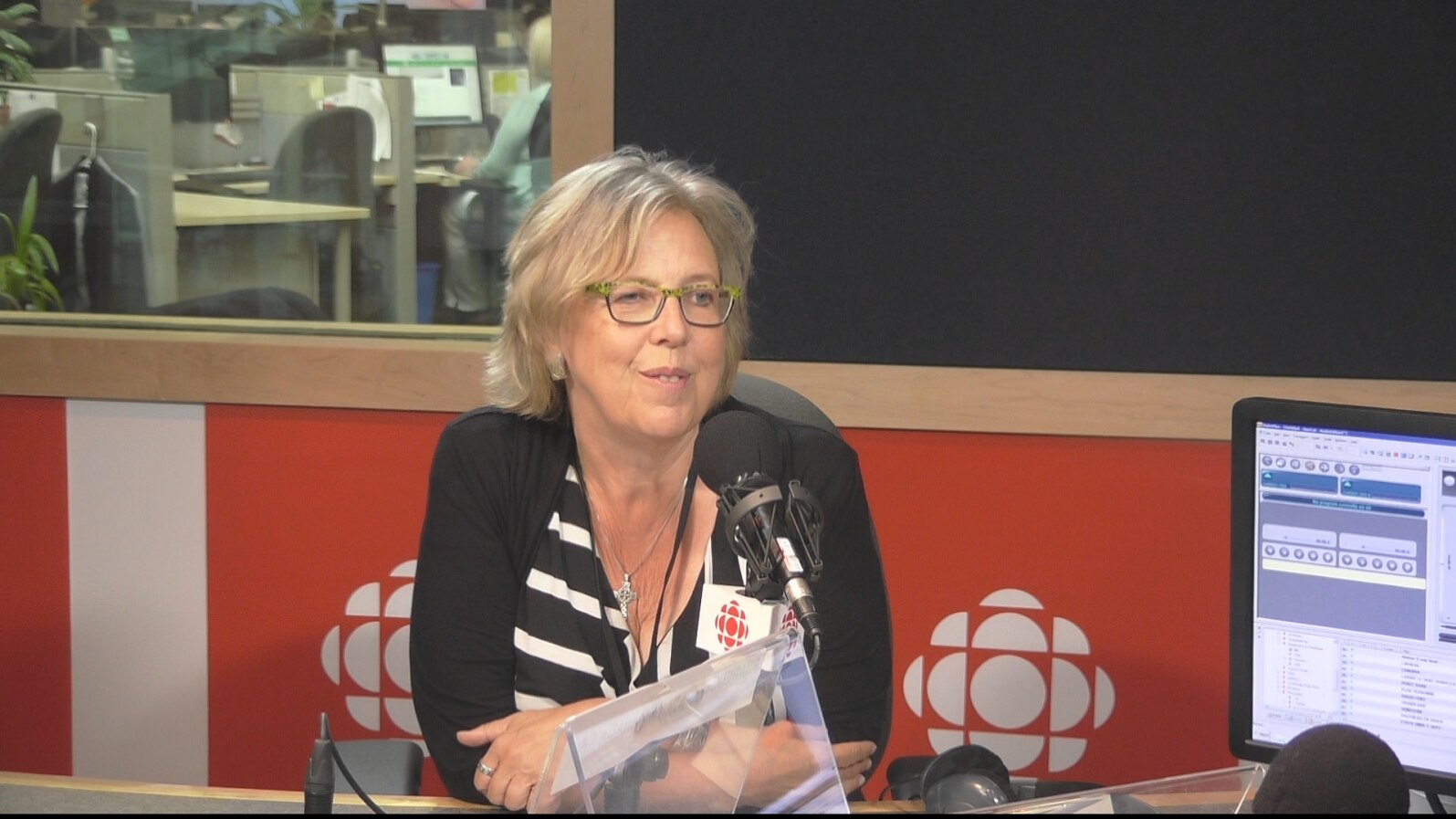 Elizabeth May réagit à la victoire des verts dans Nanaimo-Ladysmith