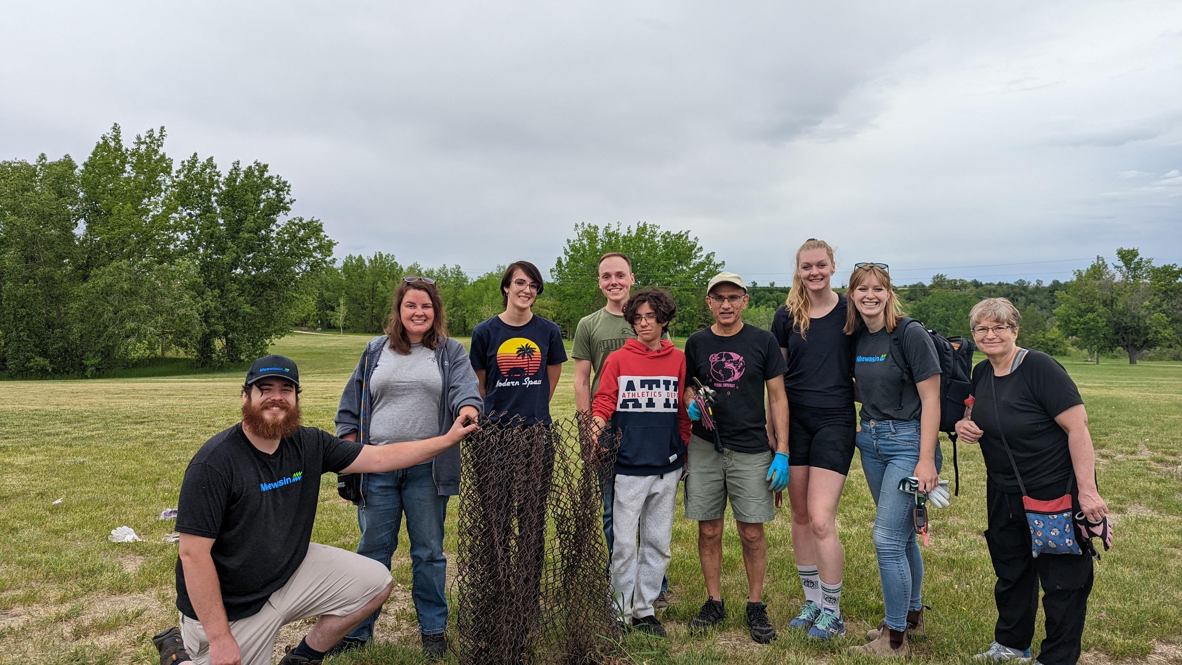 Des bénévoles se mobilisent pour nettoyer le parc Meewasin | OHdio ...