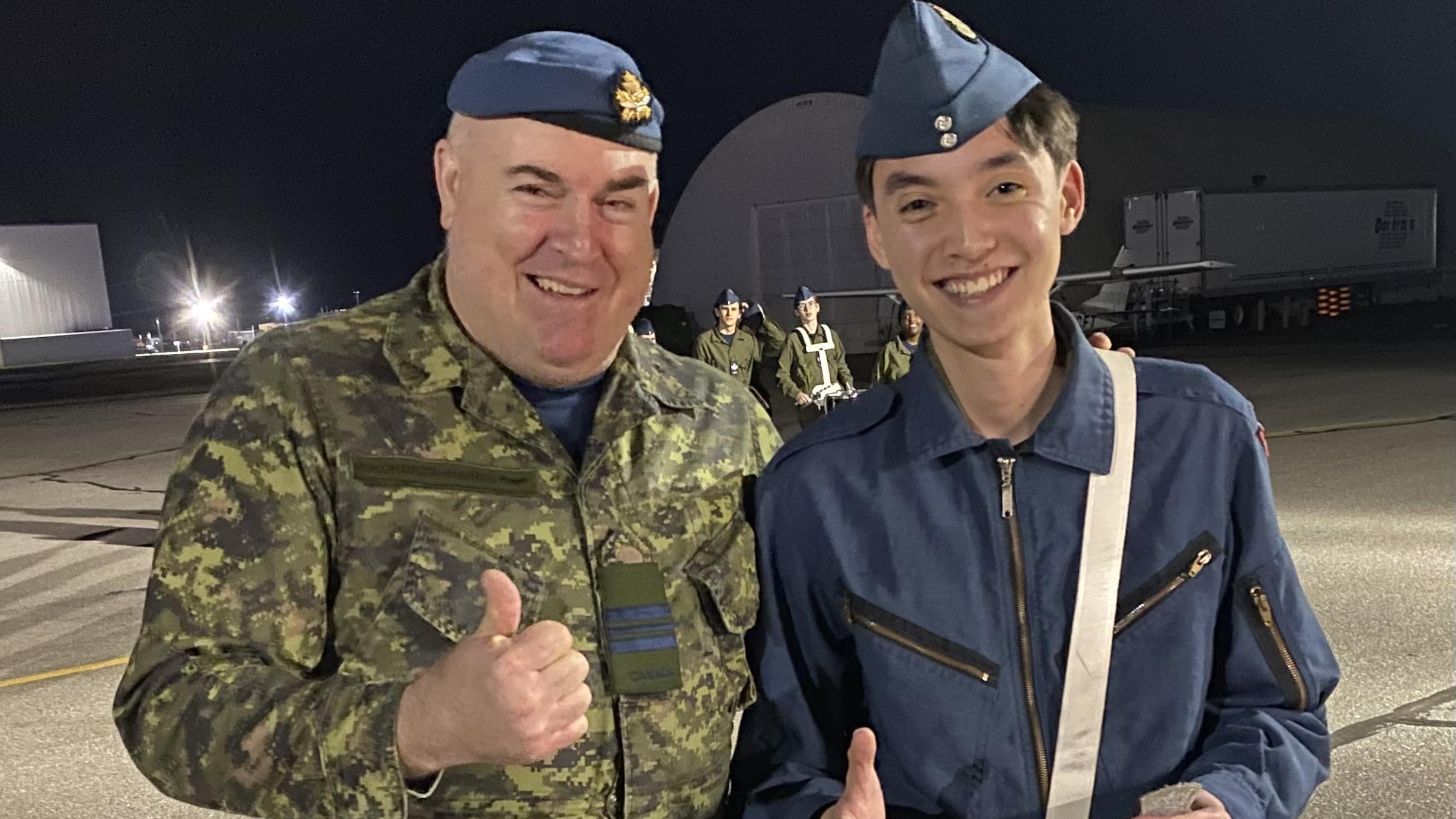 Le rêve d'un cadet de l'Armée se réalise grâce à une bourse de pilote d ...