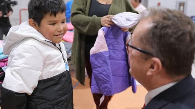 Les Chevaliers de Colomb distribuent des manteaux en Saskatchewan ...