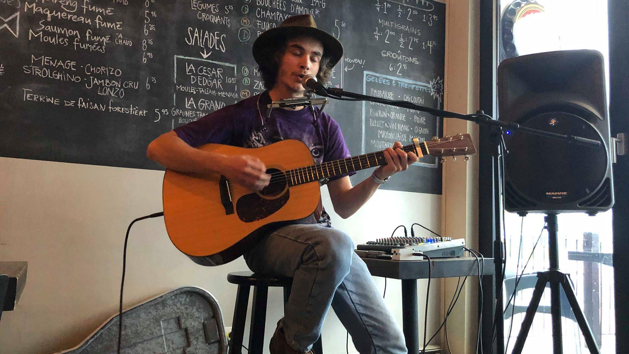 L'auteur-compositeur-interprète Jacques Surette en tournée sur la Côte ...