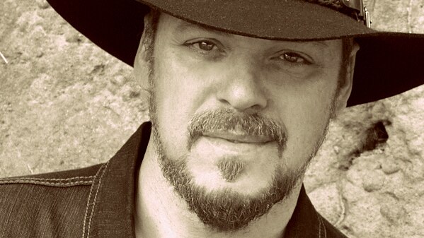 Le Gaspésien Joseph Stephen présente le spectacle musical « L'étranger ...