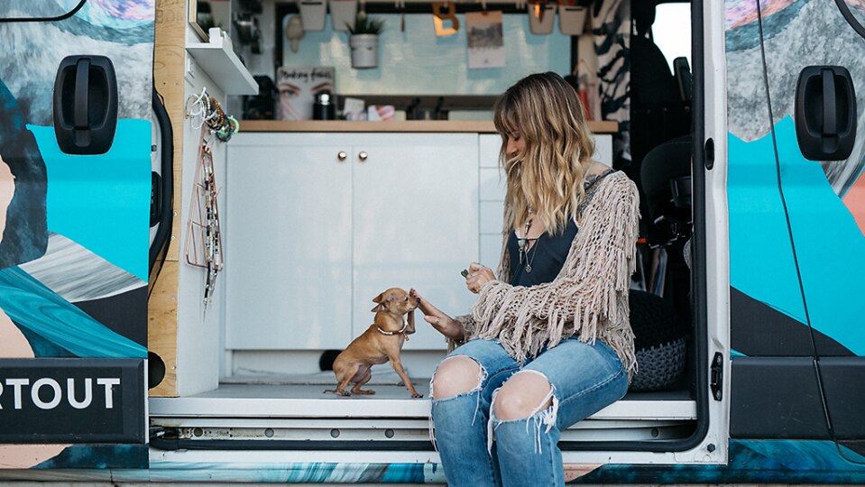 Julie Plante et sa vie rêvée dans une caravane | OHdio | Radio-Canada