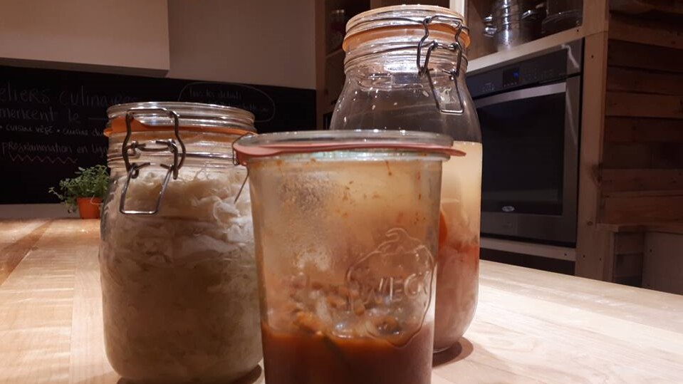 Juliette et la lacto-fermentation à La Folle fourchette