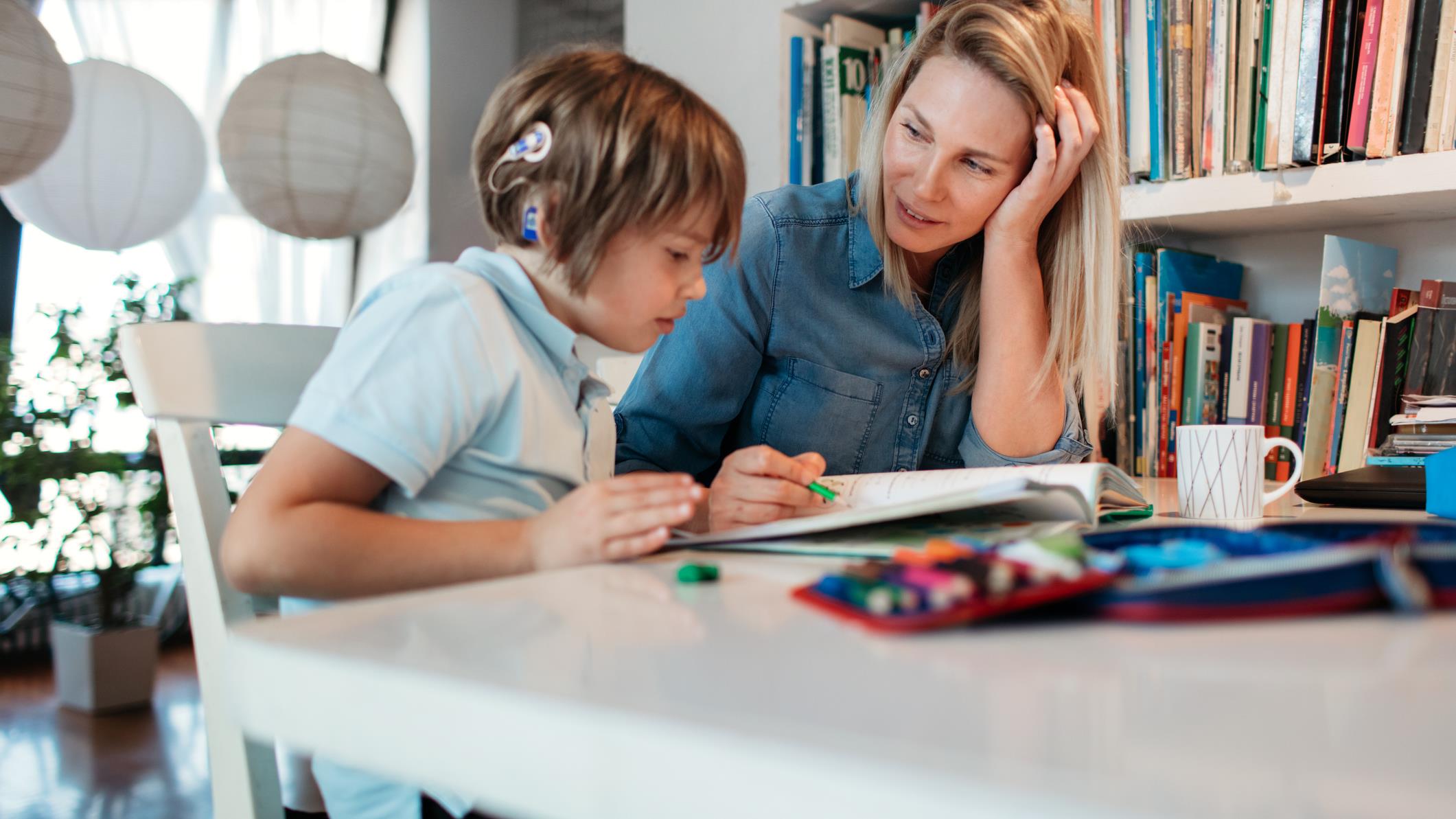Quand les enfants sourds apprennent la langue des signes avant la ...