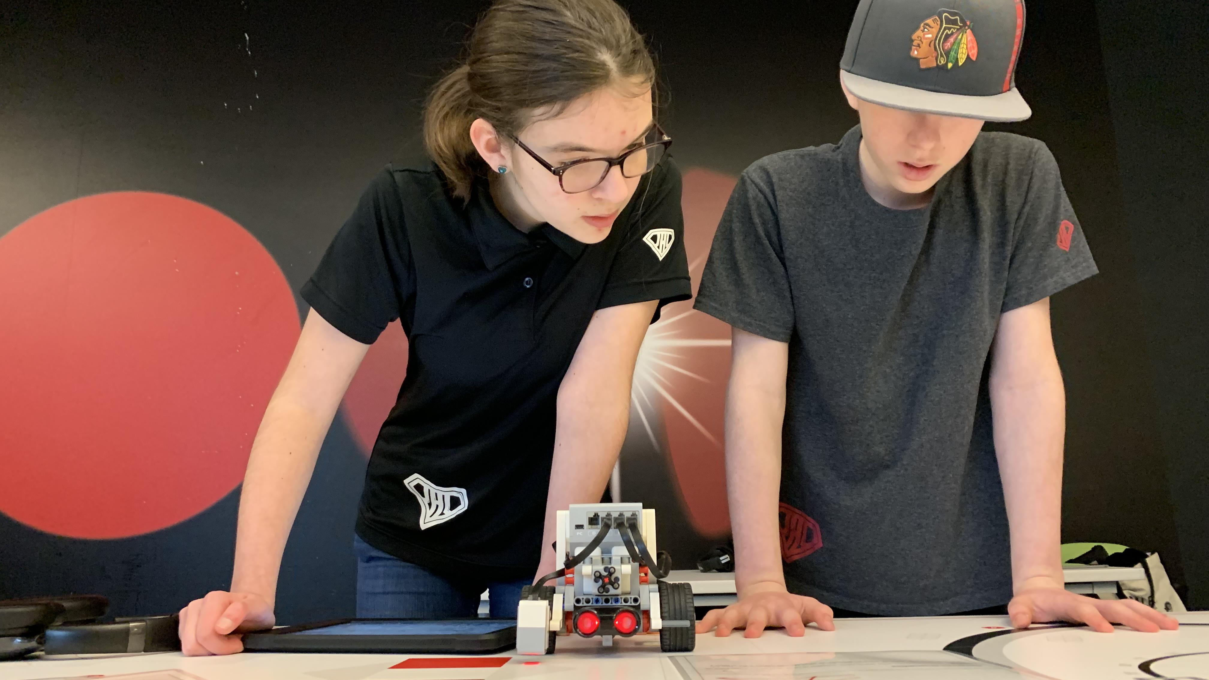 Des jeunes découvrent leurs habiletés en programmant des robots | OHdio ...