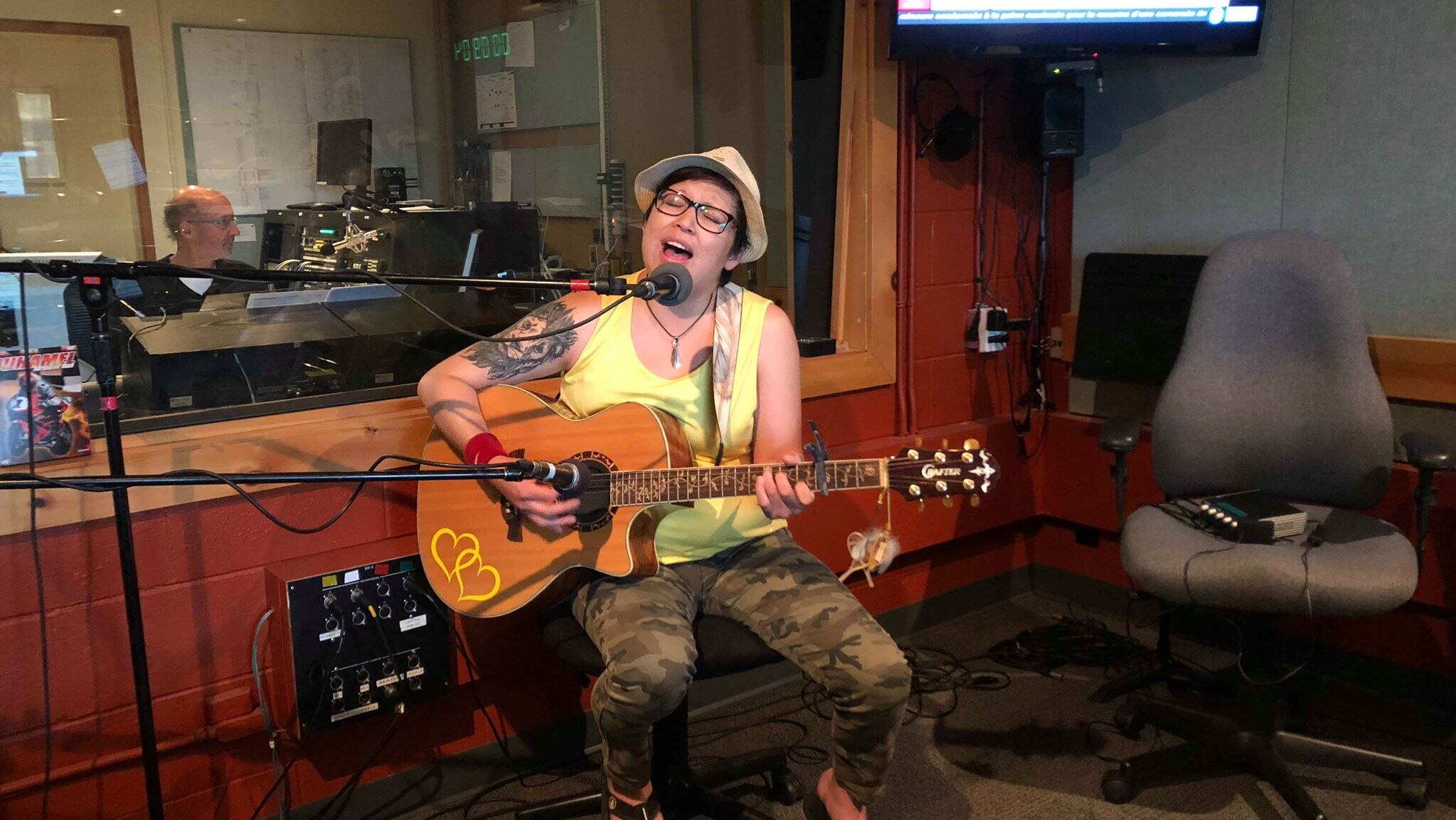 Laura Niquay se produit au festival Innu Nikamu | OHdio | Radio-Canada
