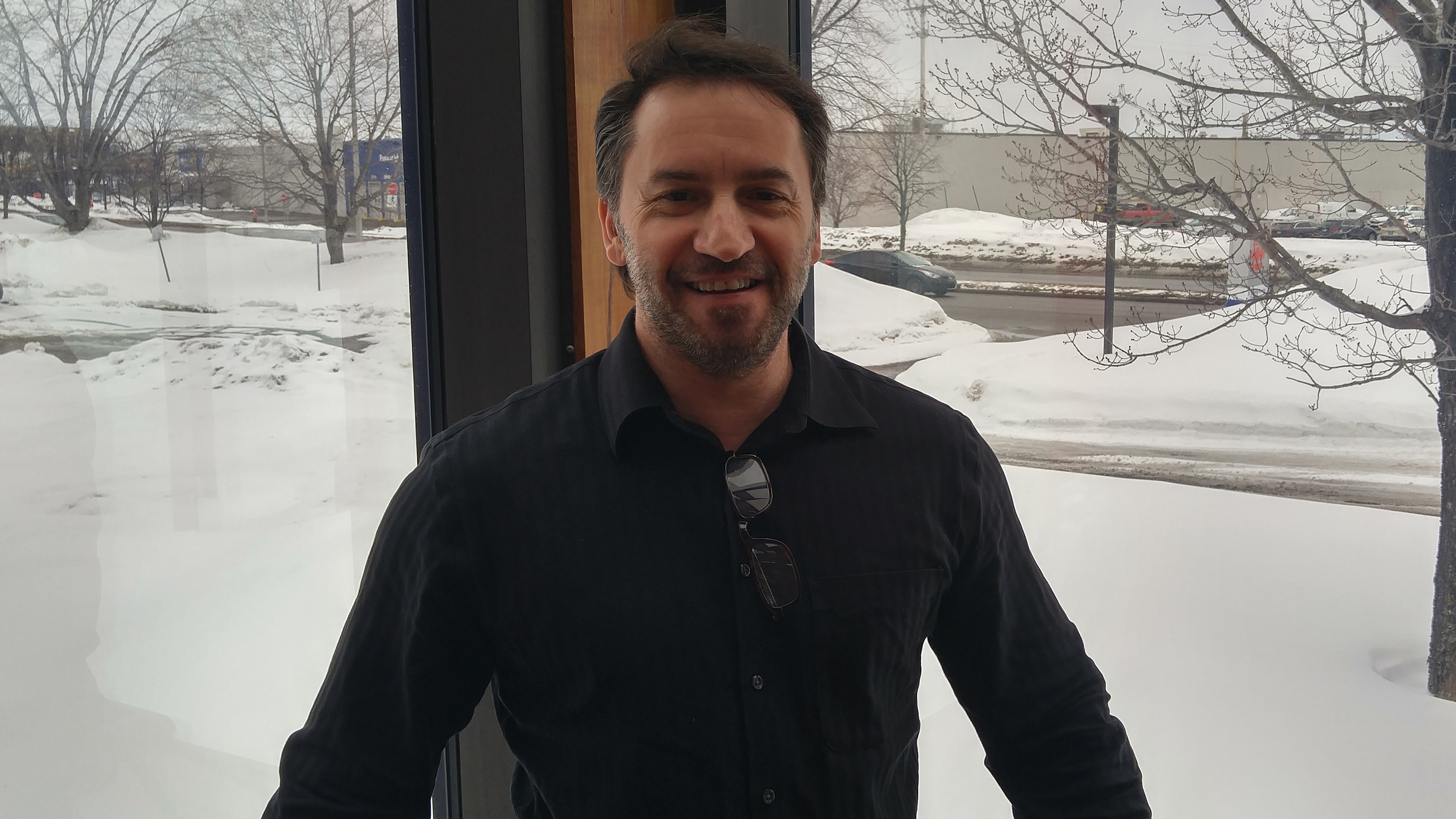 Louis Tremblay présente ses toiles dans une maison modèle | OHdio ...