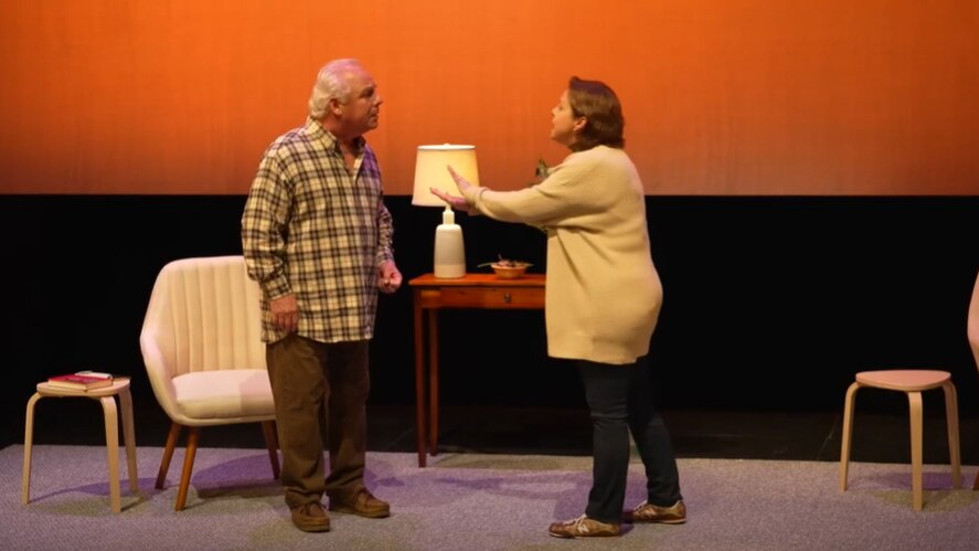 Luc Senay dans la peau d'un narcissique pour la pièce Le loup | OHdio ...