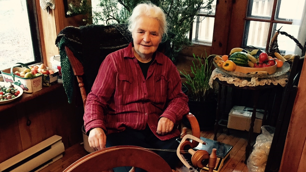 Steve Fortin a rencontré des femmes qui tissent la laine dans la Petite ...
