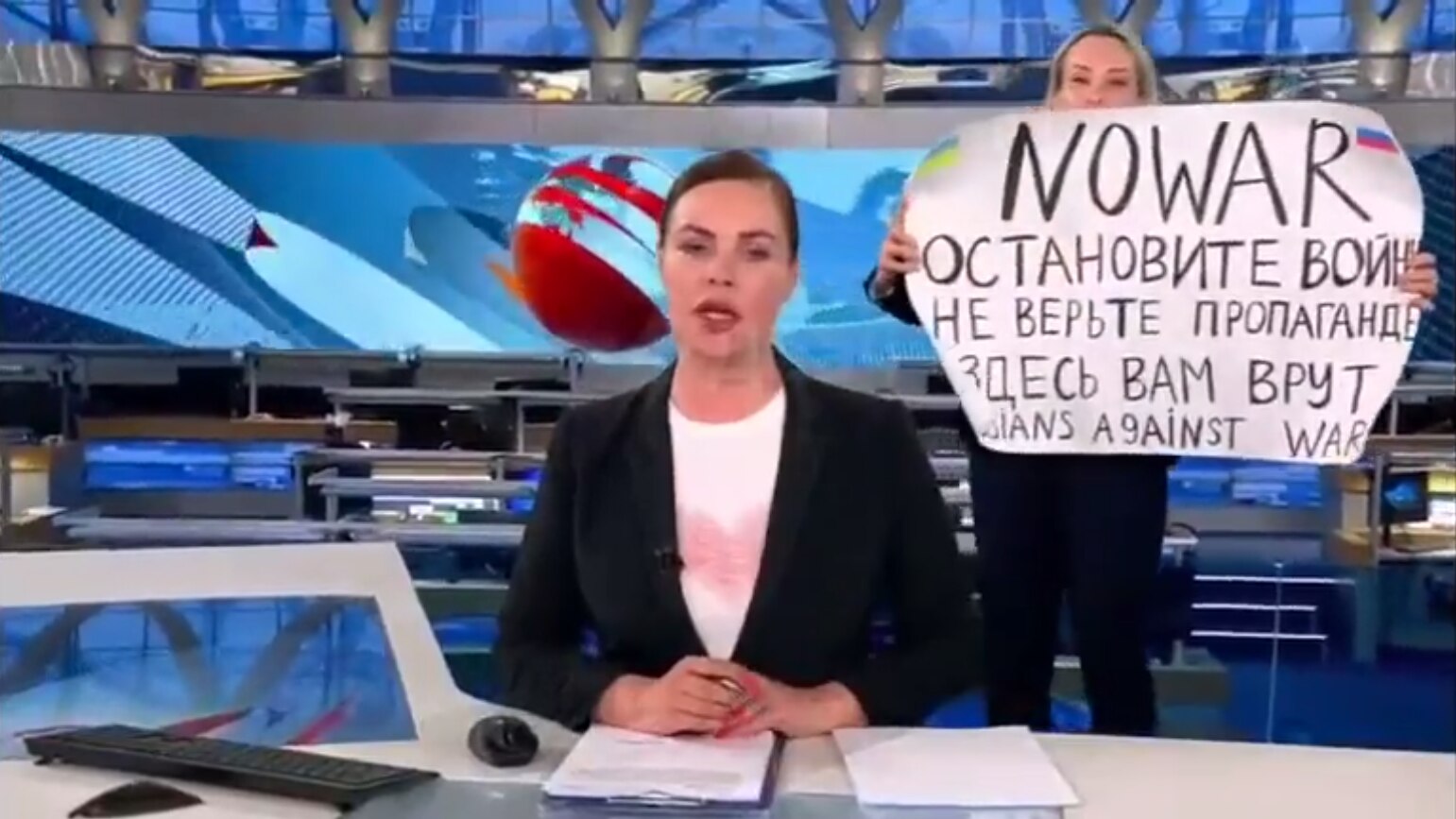 Voici comment la journaliste Marina Ovsiannikova a fui la Russie ...