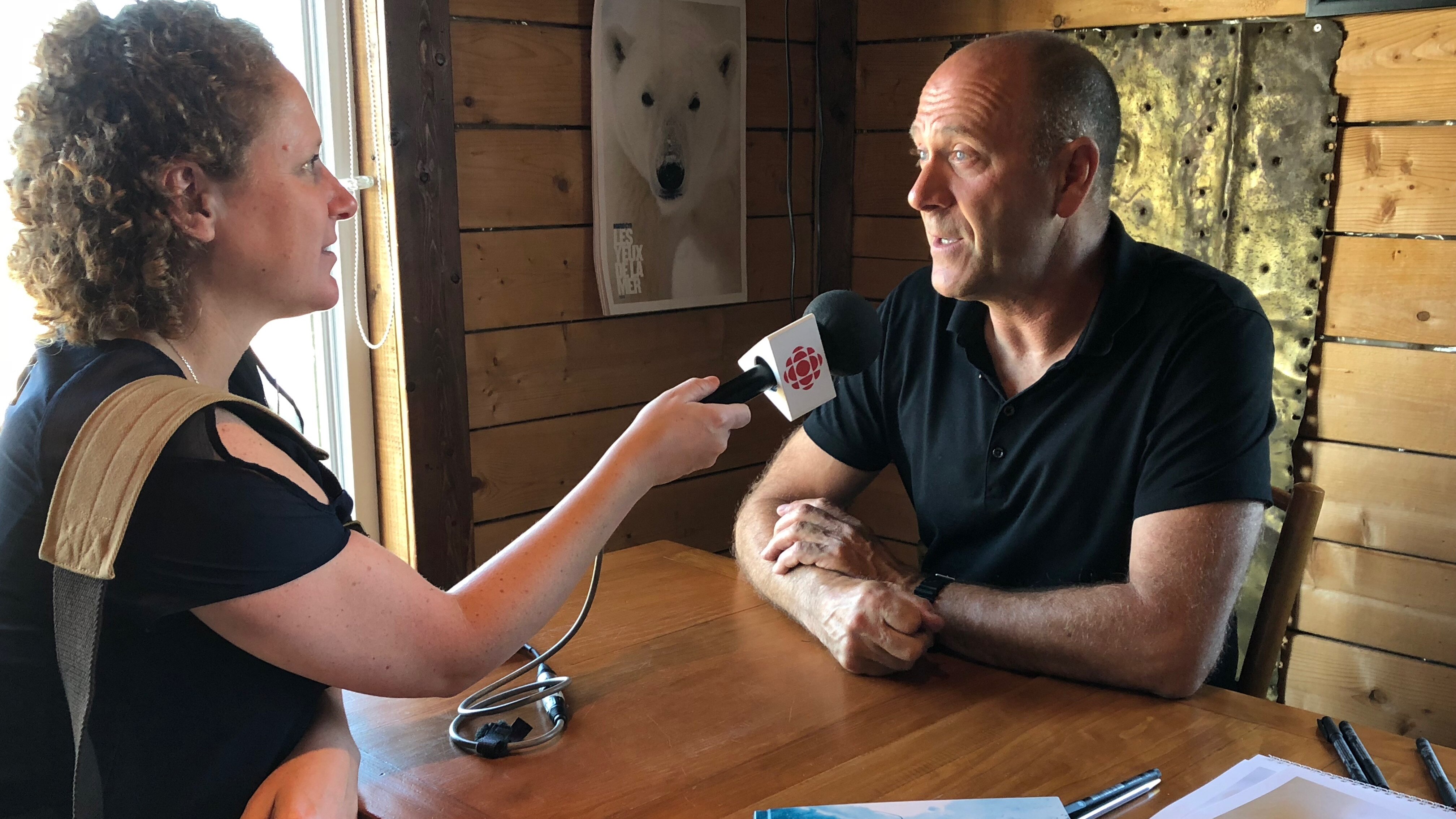 Mario Cyr lance le livre photographique L'aventurier des glaces | OHdio ...