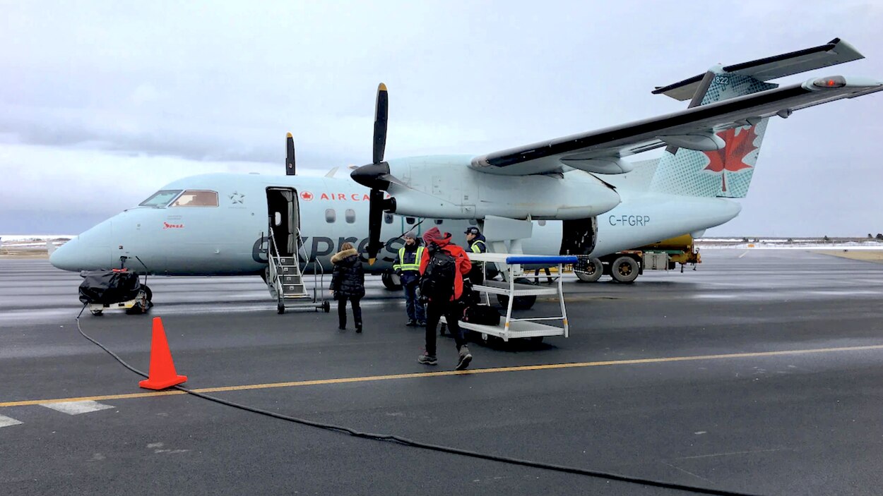 4 avions et 8 heures d’attente avant de décoller vers les Îles | Radio ...