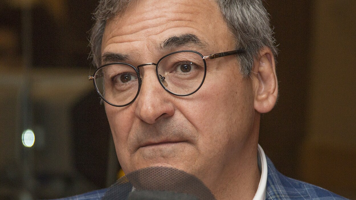 Comment Martin Cauchon est allé au-devant de la société | OHdio | Radio ...