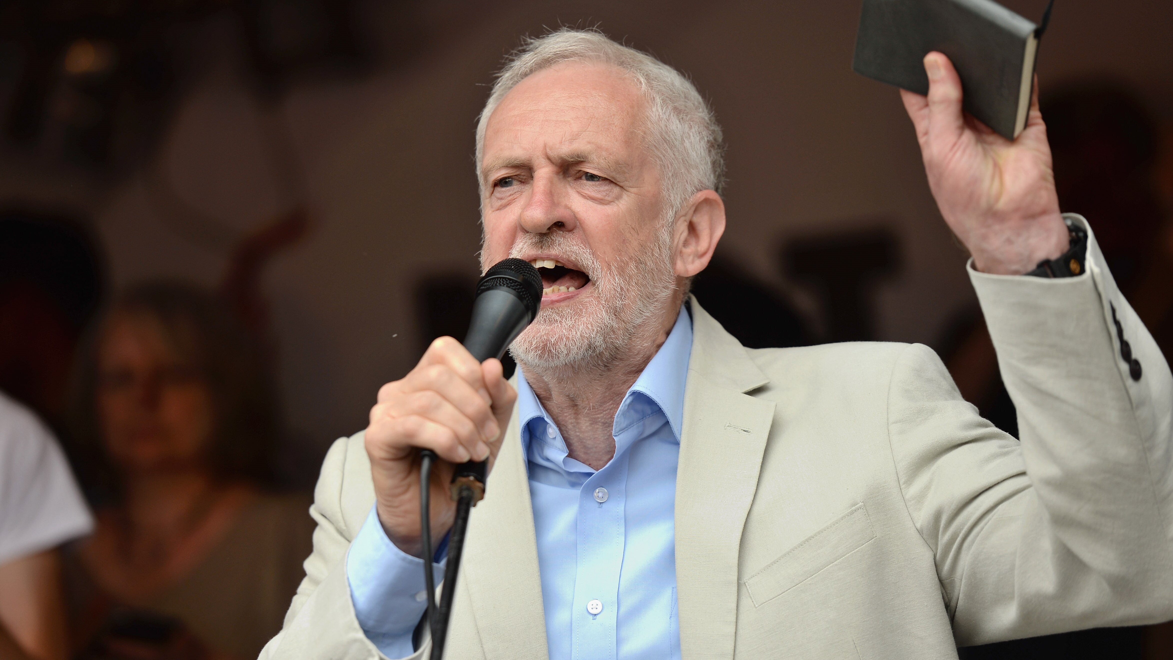 Le chef travailliste Jeremy Corbyn, le Bernie Sanders britannique ...