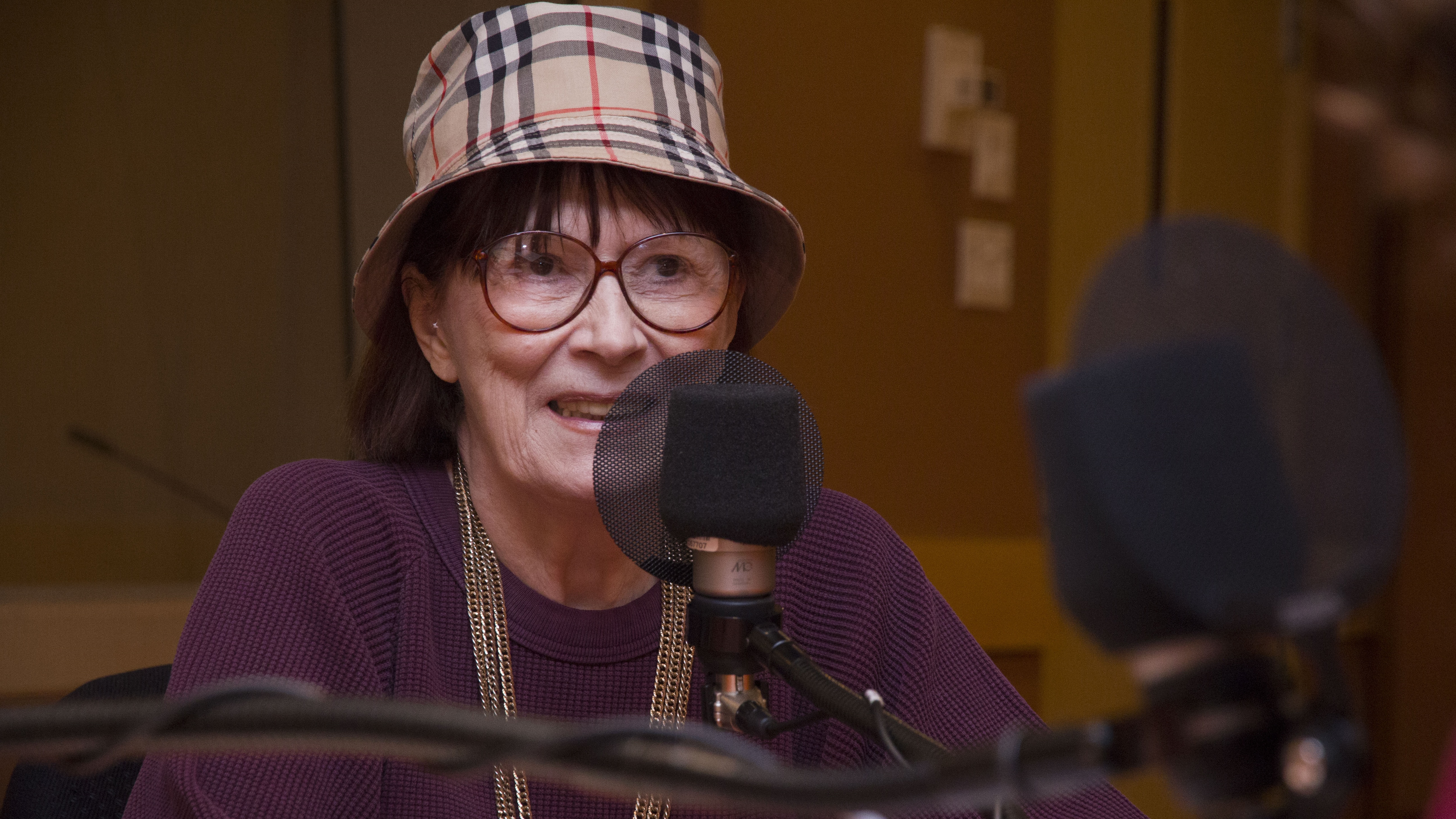 « Les gens s'assoient trop », dit la comédienne Monique Miller | OHdio ...