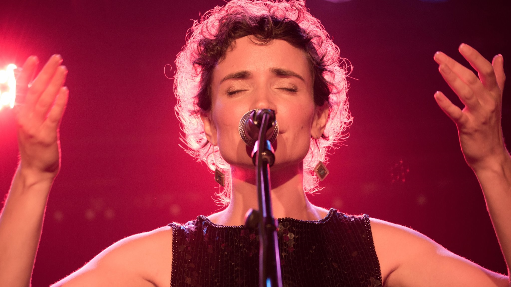 Moe Clark : Une artiste à découvrir à Innu Nikamu