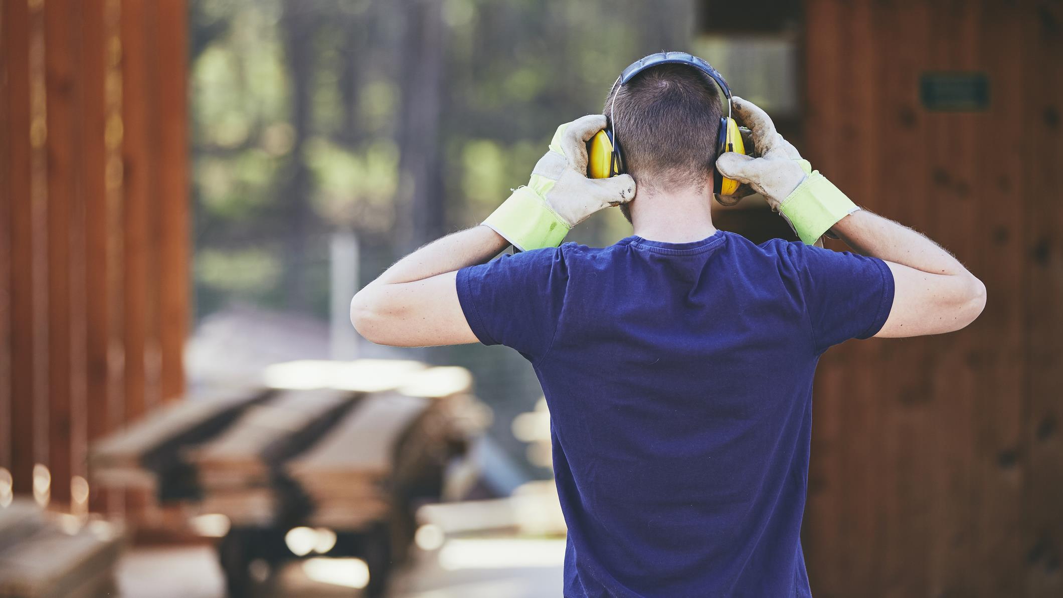 Bruit excessif au travail : un appareil auditif révolutionnaire en voie ...