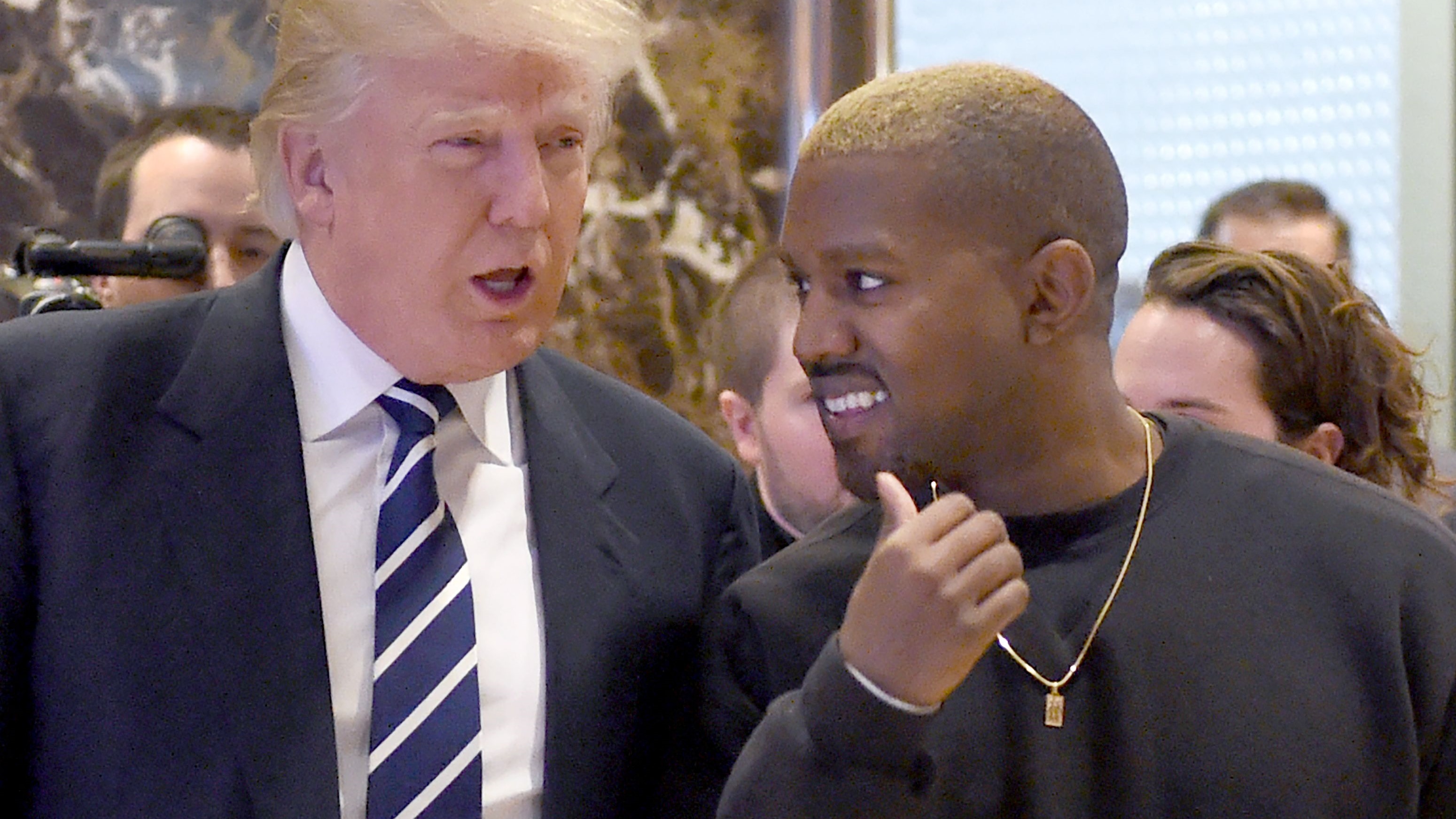 Kanye West et Donald Trump prennent la pose | OHdio | Radio-Canada