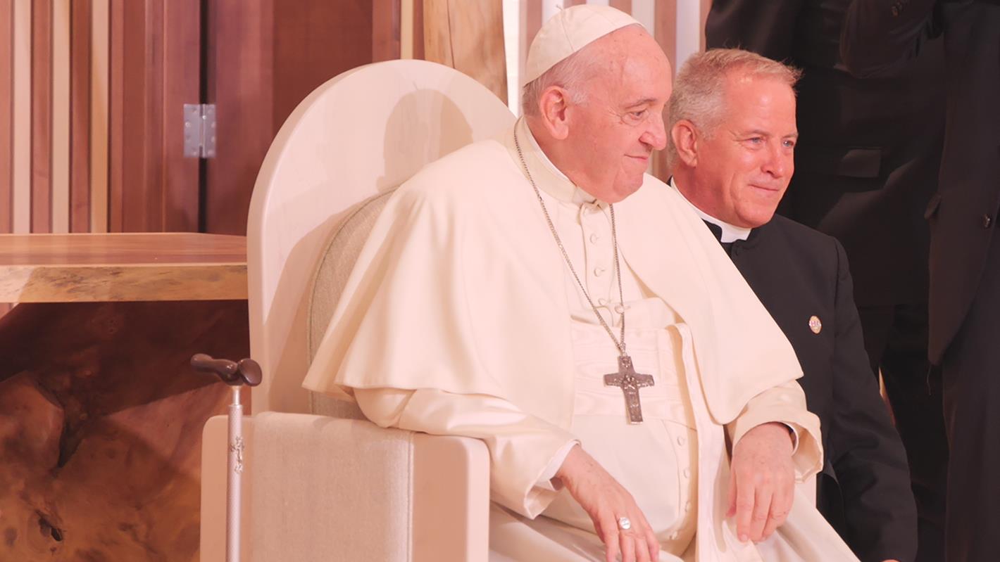 Le père Marcel Caron, originaire du Sud-Ouest, traducteur-interprète du pape | OHdio | Radio-Canada