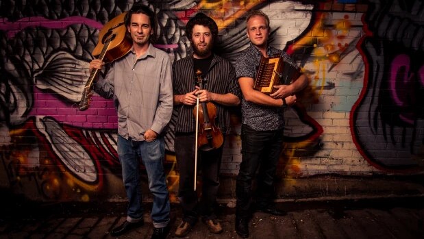 Justin Bell lance un premier album avec Rivière Rouge | OHdio | Radio ...