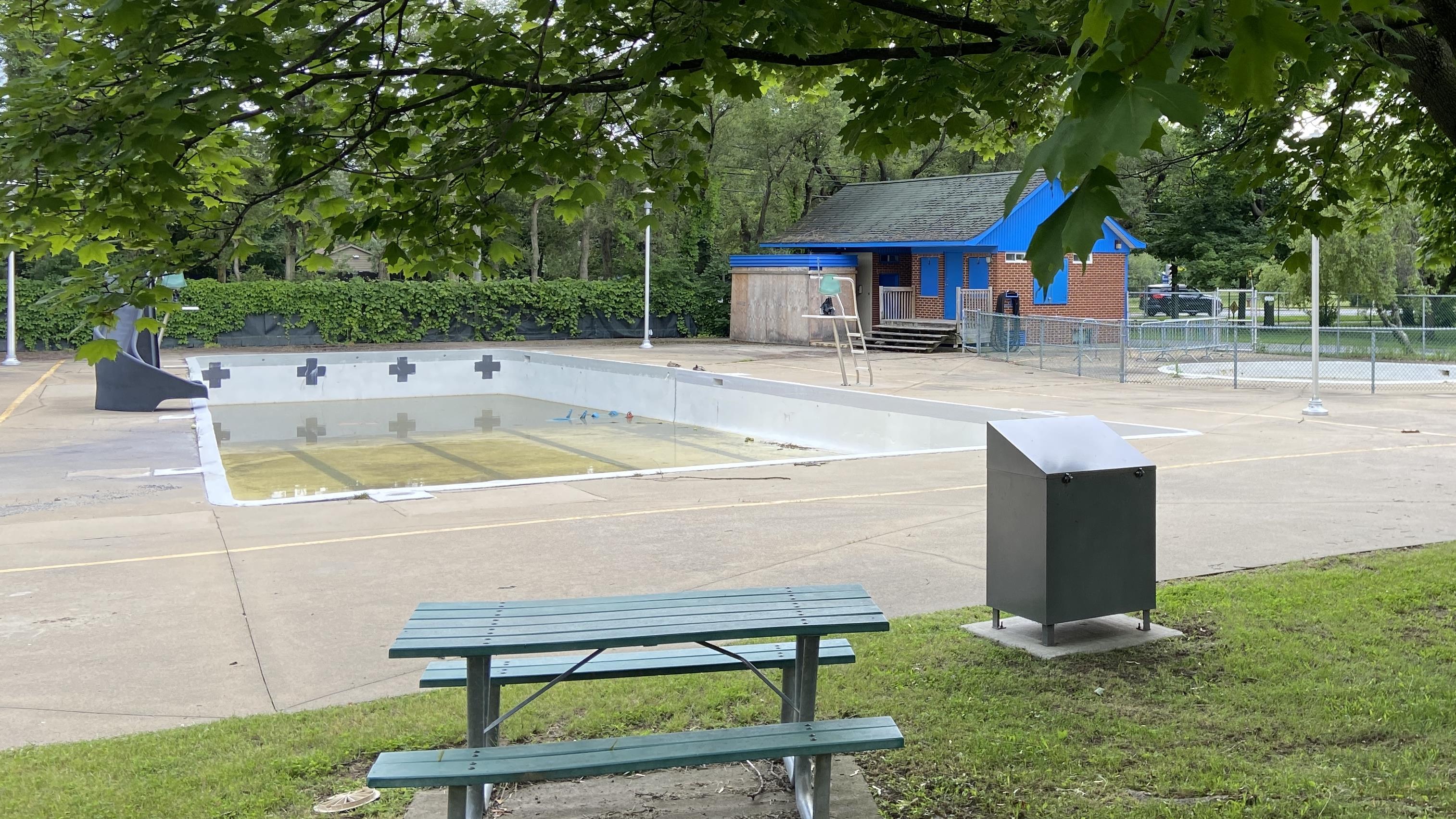 Le remplacement d’une piscine par un CPE fait des mécontents à Saint ...