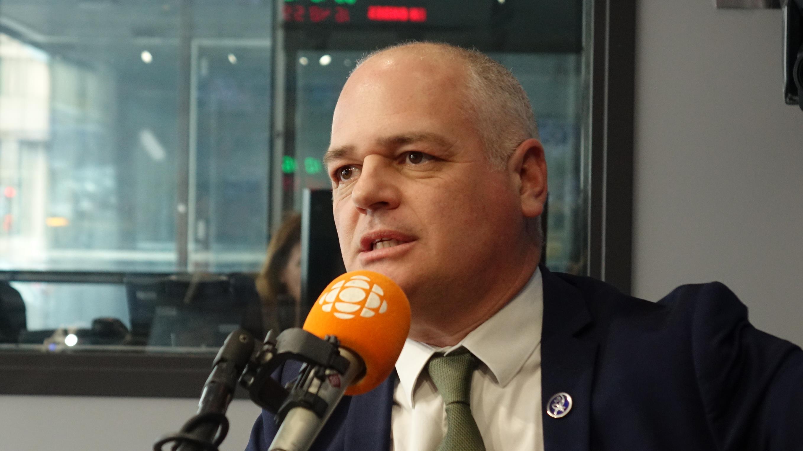 J. Julien justifie le coût élevé du pont de l'île d'Orléans | OHdio ...