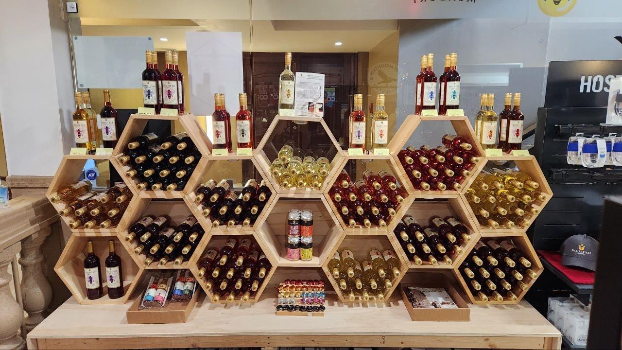 Prairie Bee Meadery devient le 4e Économusée de la province | OHdio ...