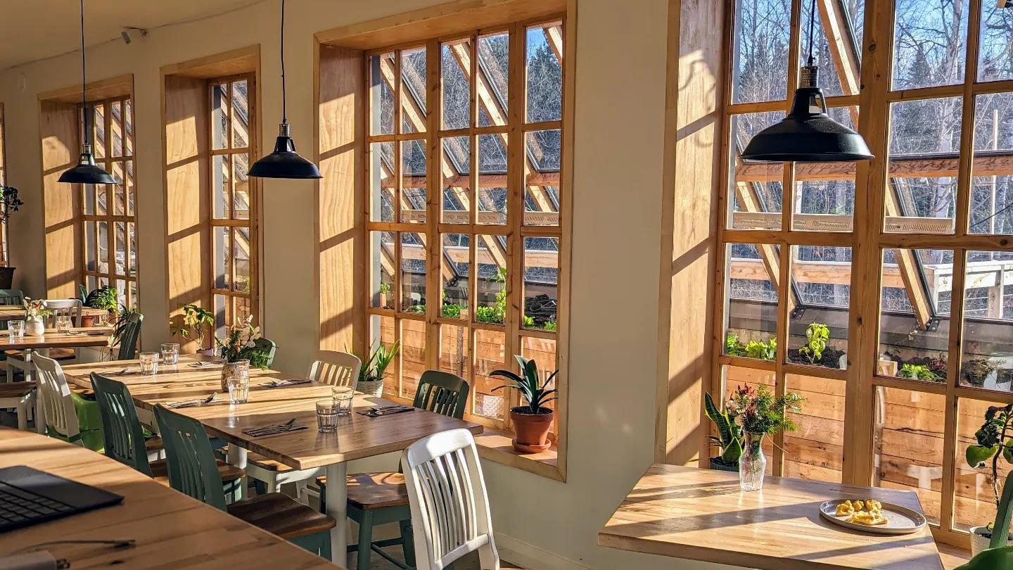 Projet La Ruche, une table champêtre et un gîte à Baie-des-Sables | OHdio | Radio-Canada