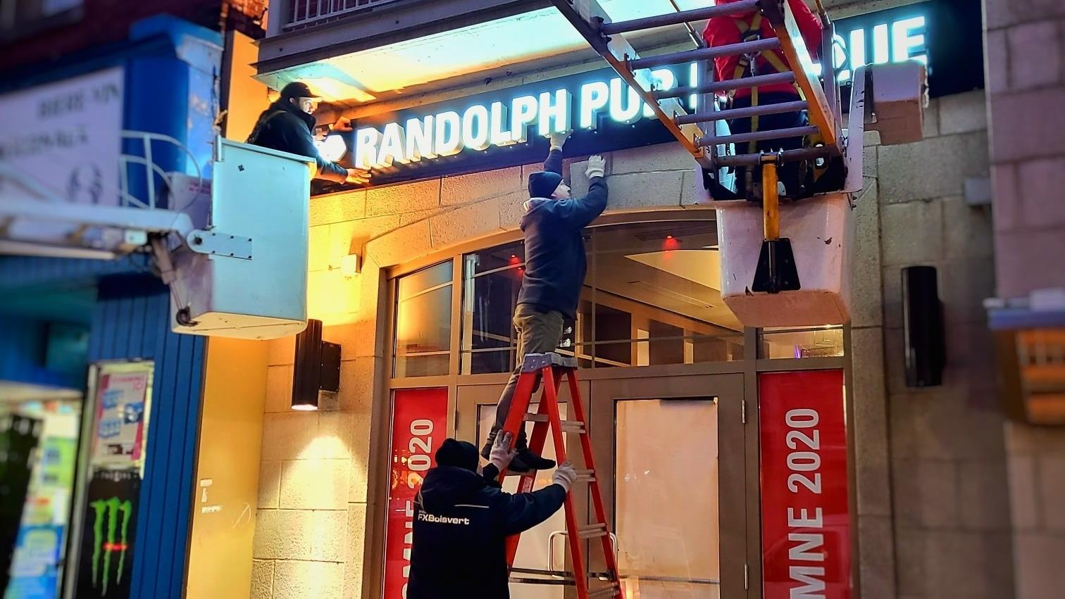 Tout est prêt pour l'ouverture du Randolph pub ludique de Trois ...