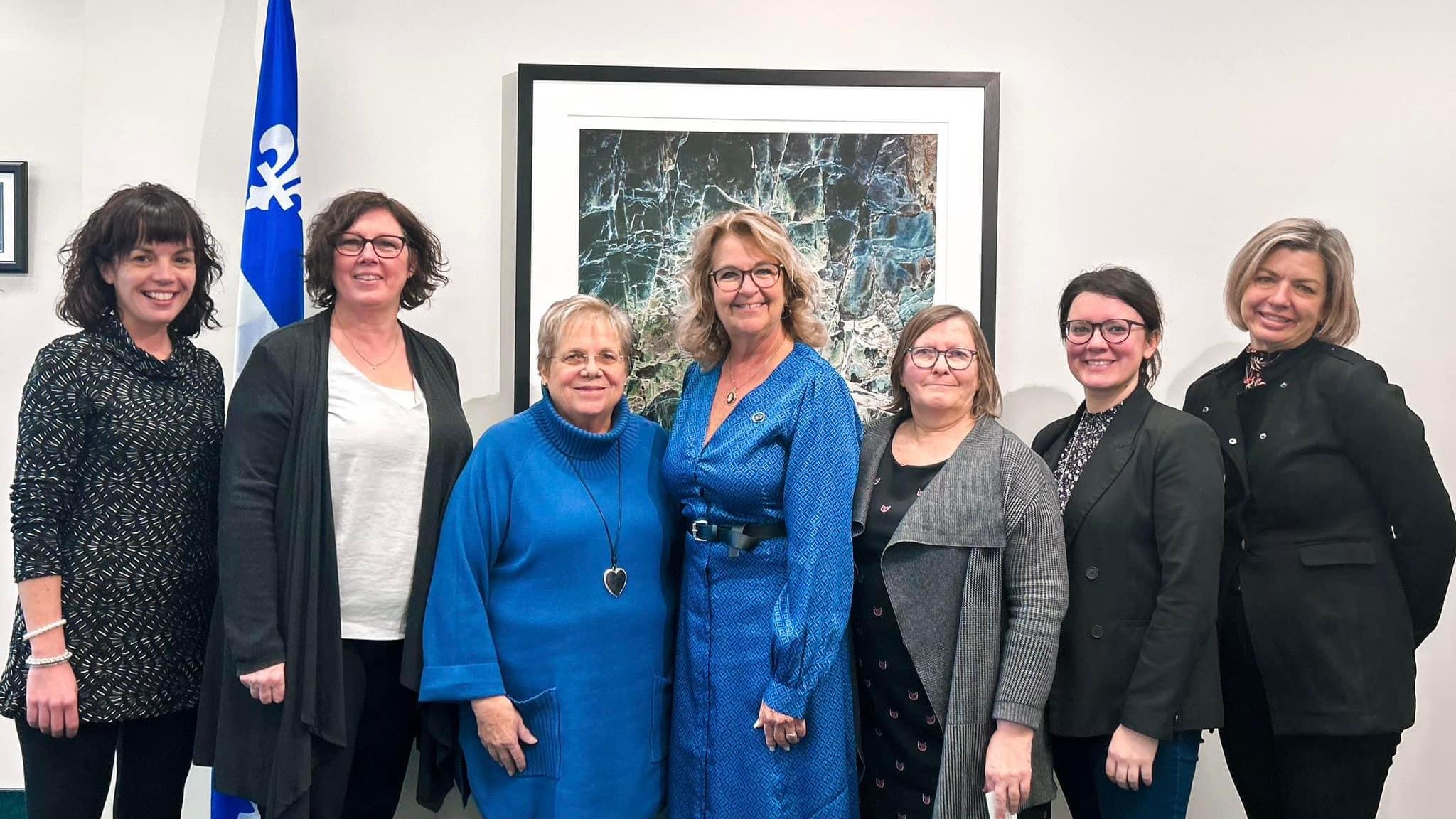 Des représentants des CPE ont rencontré la ministre de la famille ...