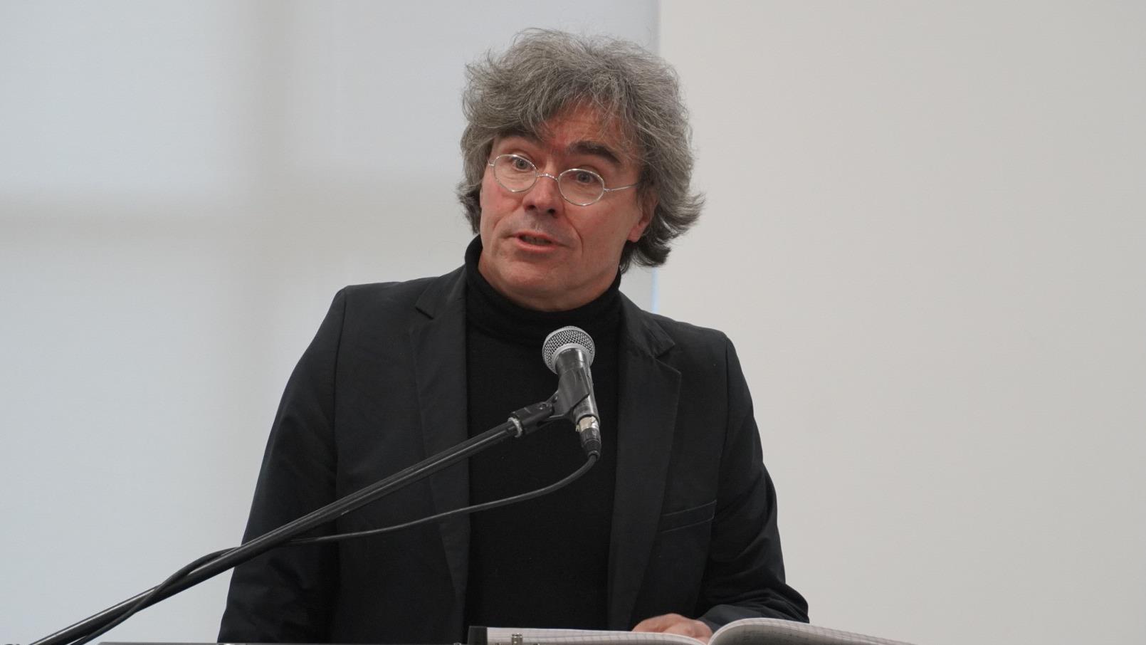 L’Ordre du Canada pour le spécialiste des bélugas Robert Michaud ...