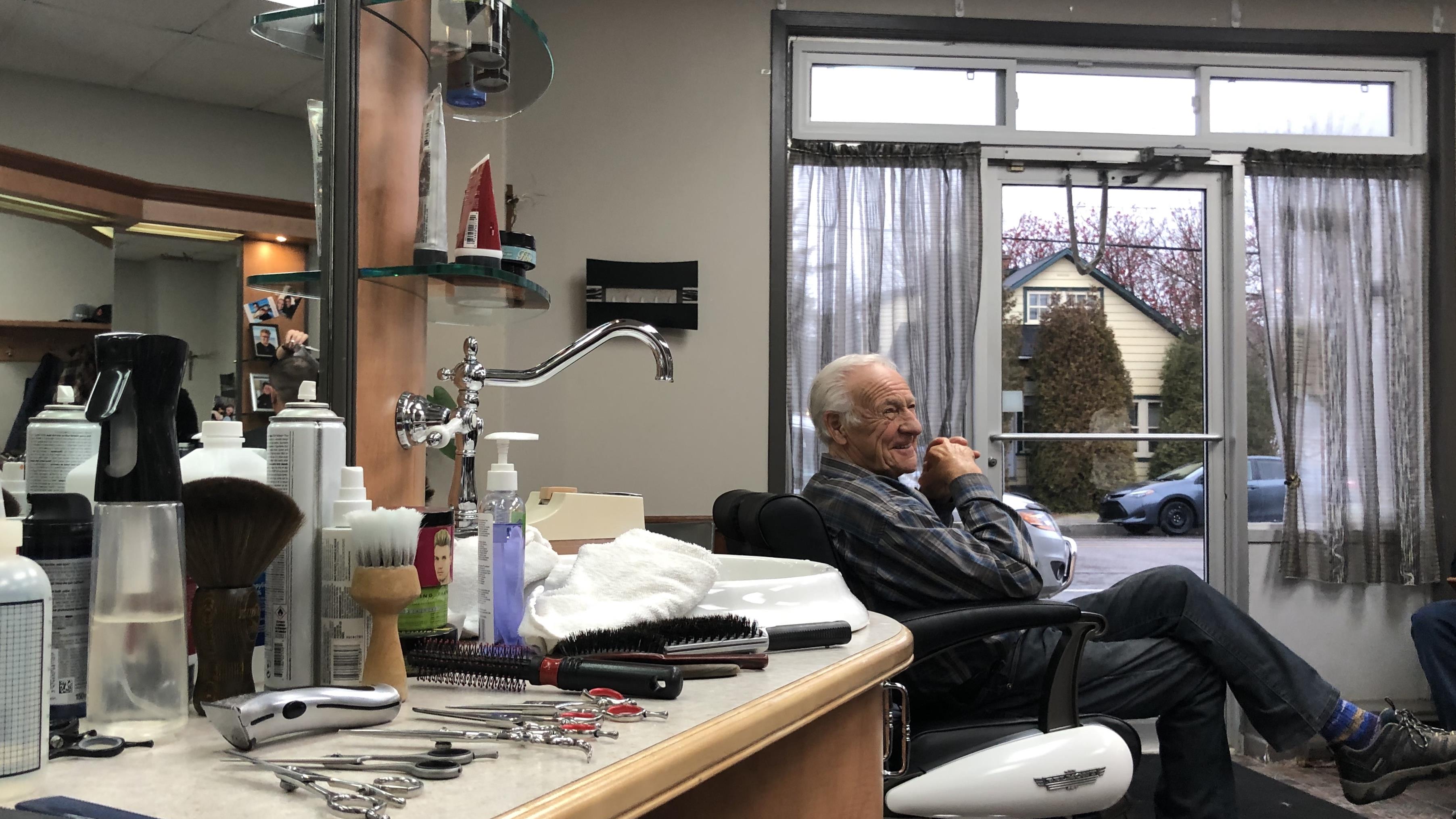 James Lynch, barbier depuis 60 ans à Sept-Îles
