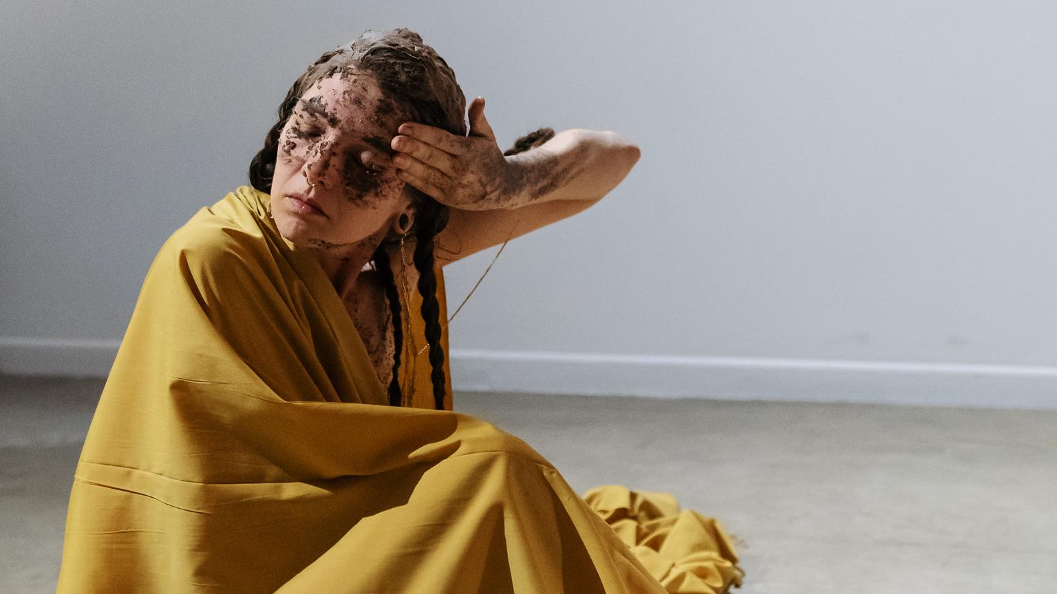 L’artiste Soleil Launière s’offre une performance au lever du soleil à ...