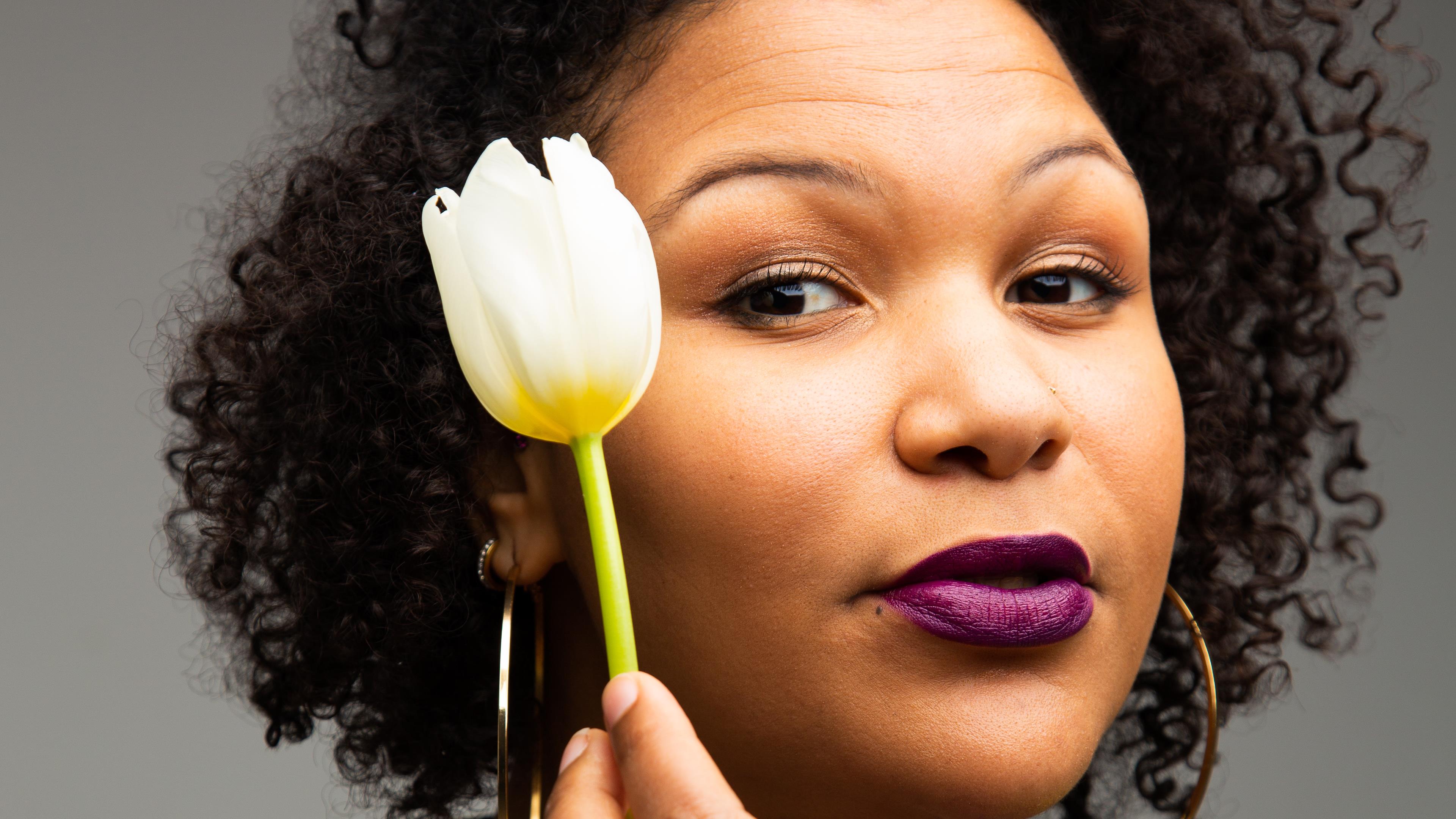 Pleins feux sur Stella Adjokê, artiste multidisciplinaire | OHdio ...